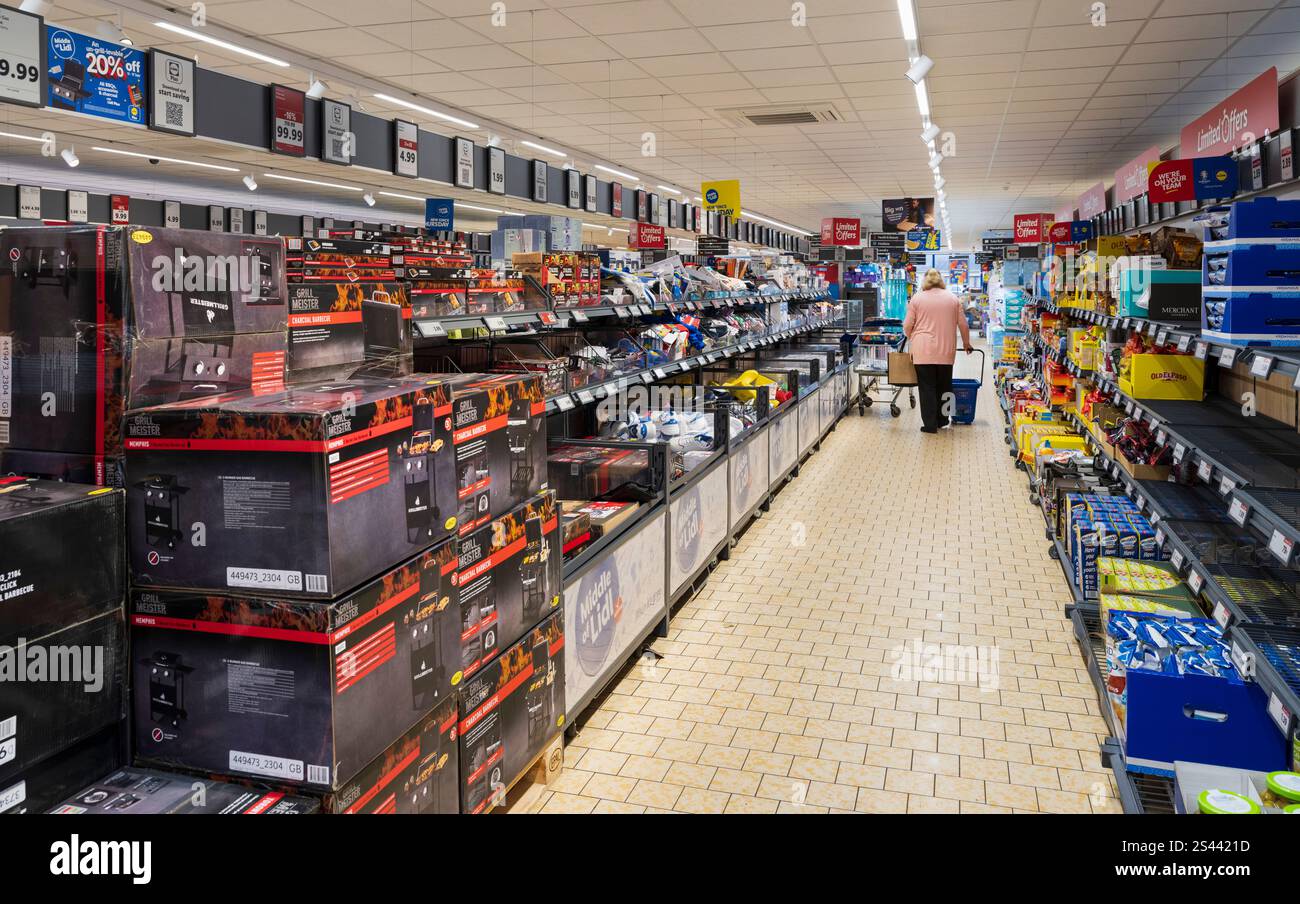 Lidl aisle uk hi-res stock photography and images - Alamy
