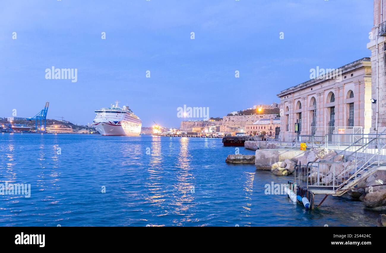 Cruise ship in Valletta Grand Harbour Malta Stock Photo - Alamy