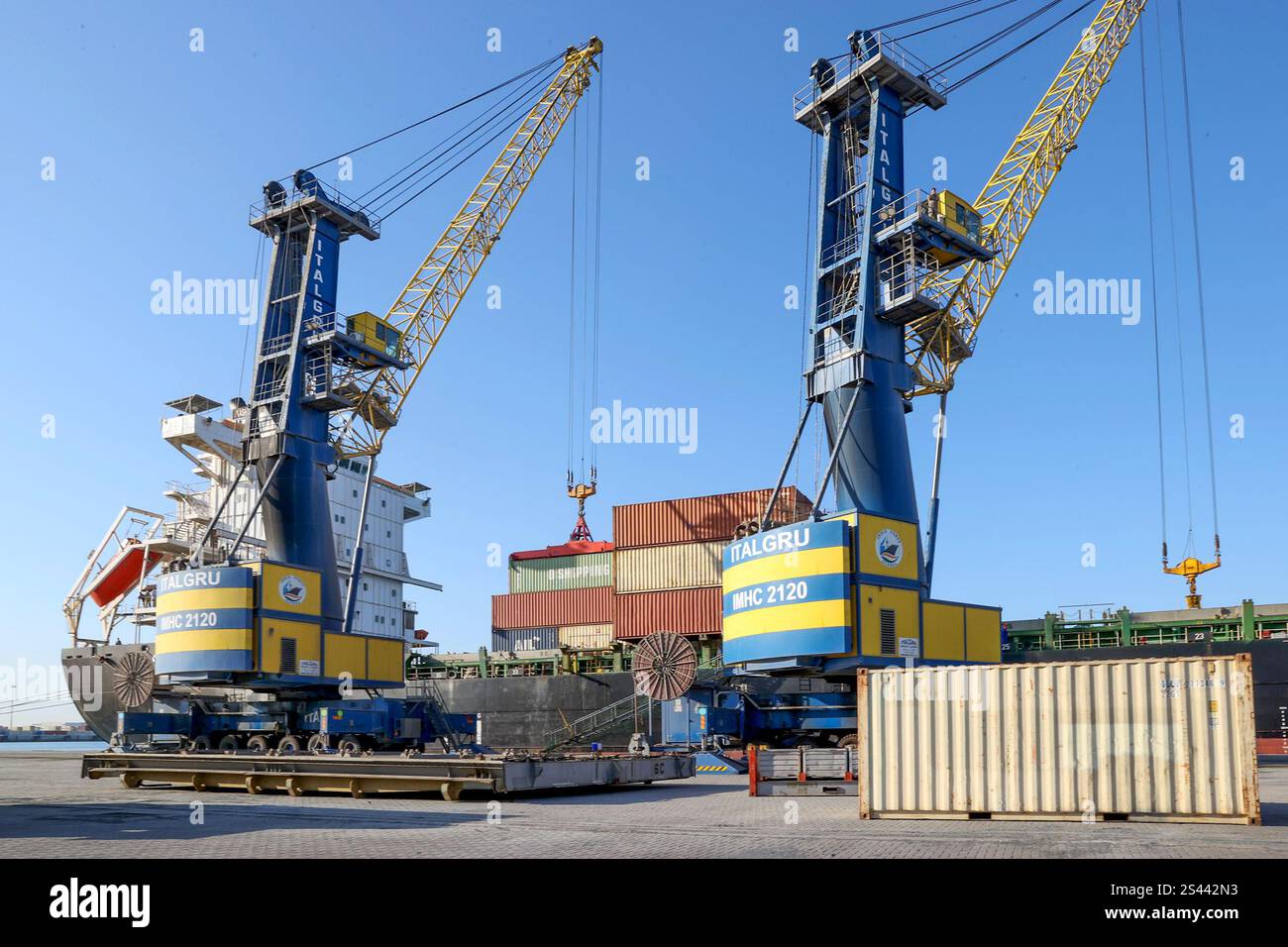Chabahar port iran hi-res stock photography and images - Alamy