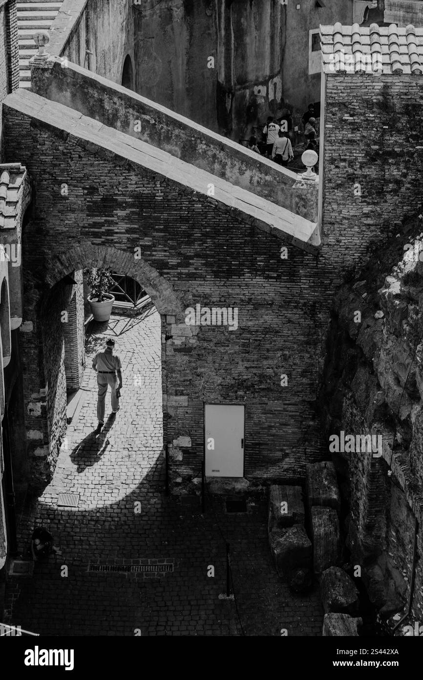 Man under arch Black and White Stock Photos & Images - Alamy