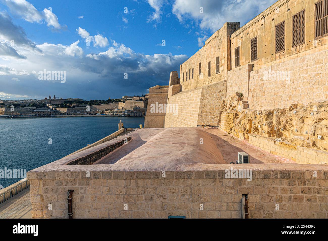 Ancient seaside fort stone hi-res stock photography and images - Alamy
