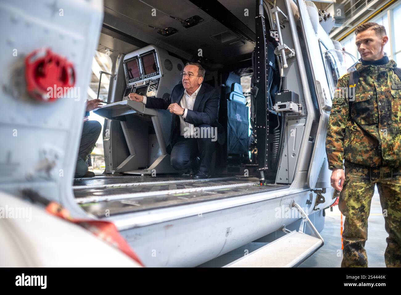 10 January 2025, Lower Saxony, Nordholz: Boris Pistorius (SPD ...