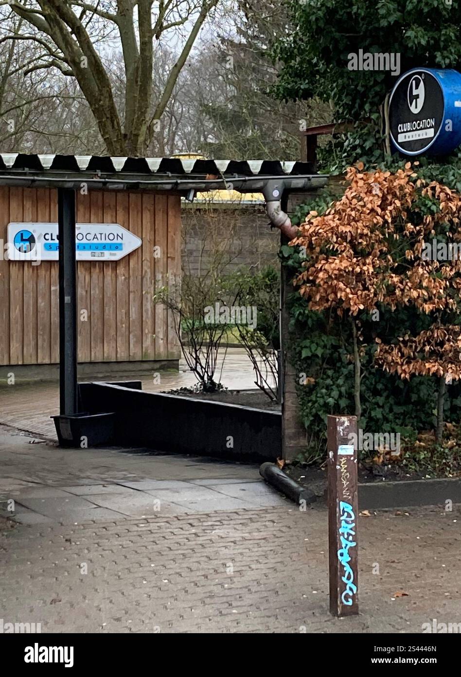 Rostock, Germany. 10th Jan, 2025. A visitor was refused entry to the LT ...