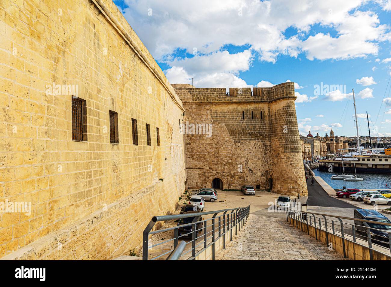 Senglea overlooking grand harbour hi-res stock photography and images ...