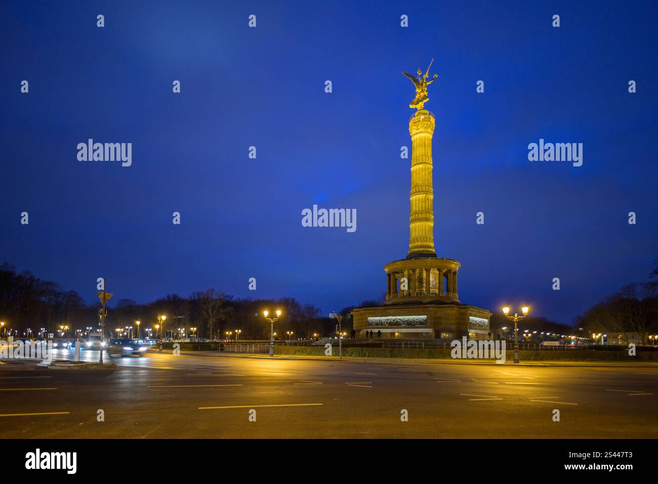 Night view of Victory Column, Siegessaule, commemorating victory in ...