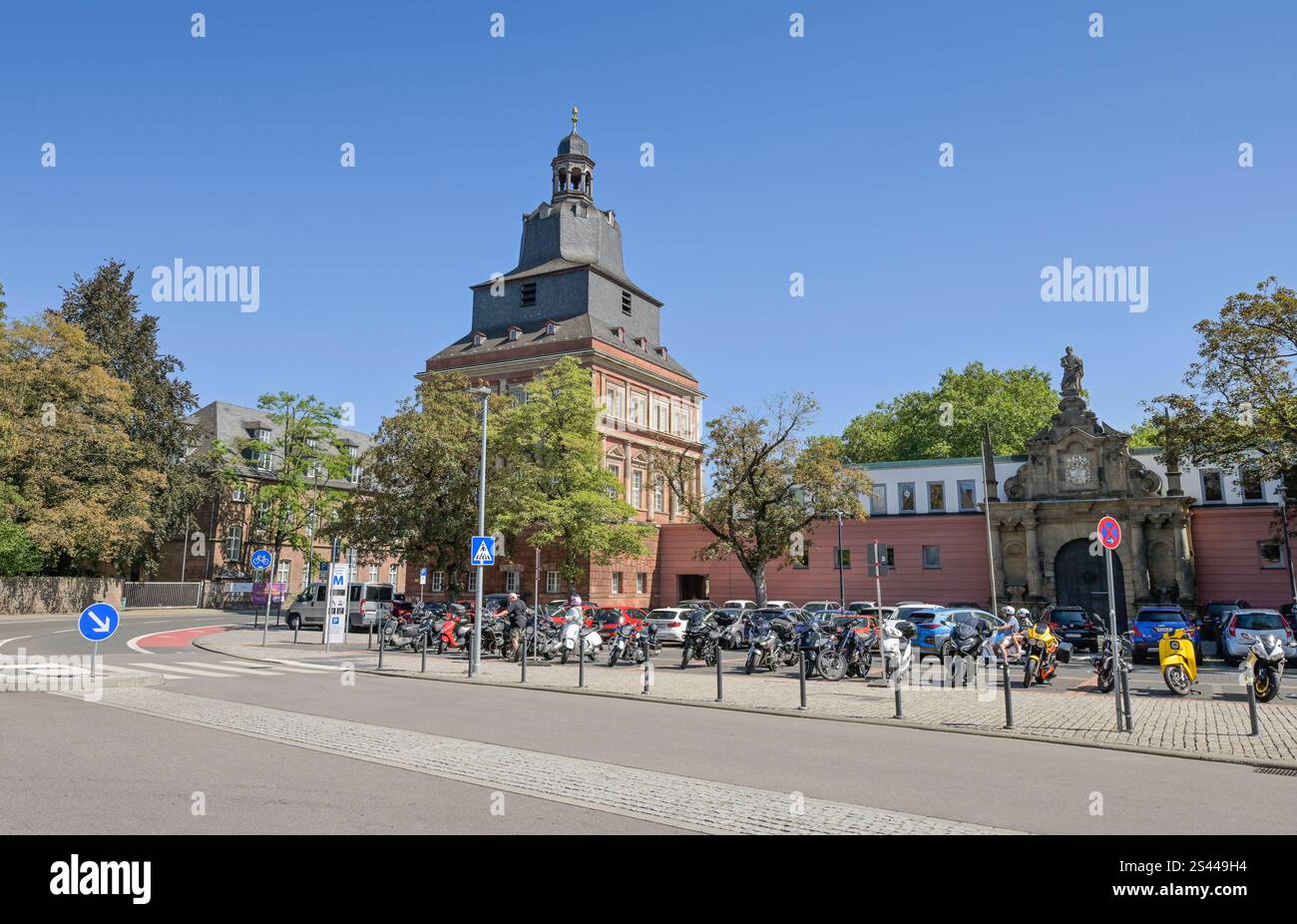 Roter Turm, St.-Petersburg-Portal, Konstantinplatz, Altstadt, Trier ...