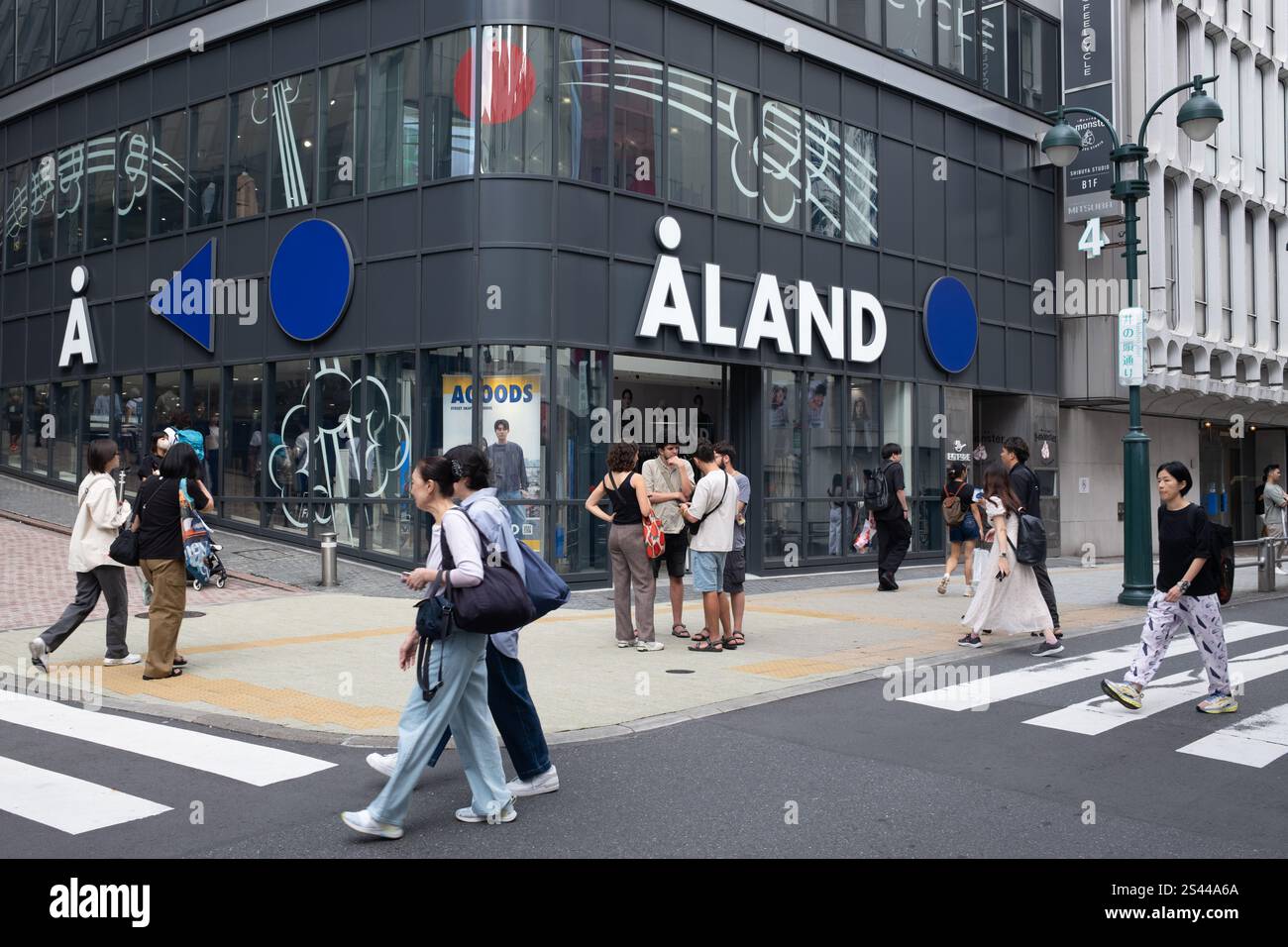 Korean shops in tokyo hi-res stock photography and images - Alamy