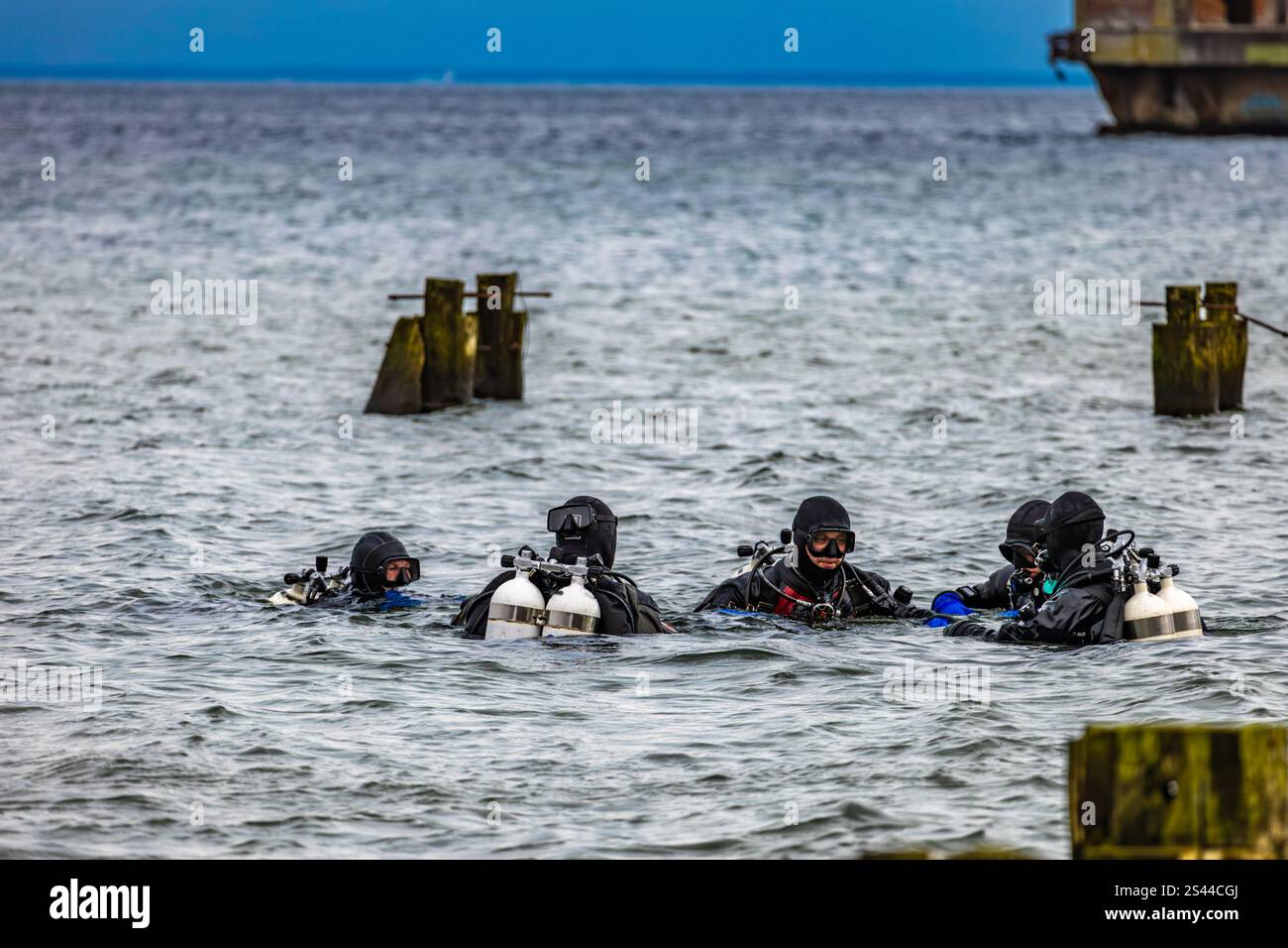 Scuba divers in the Baltic Sea, rescue operation at sea, treasure hunt ...