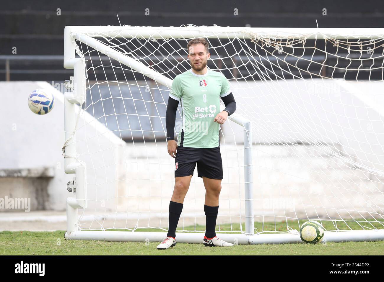PE - RECIFE - 10/01/2025 - RECIFE, SANTA CRUZ TRAINING - Lucas Bessa, a ...
