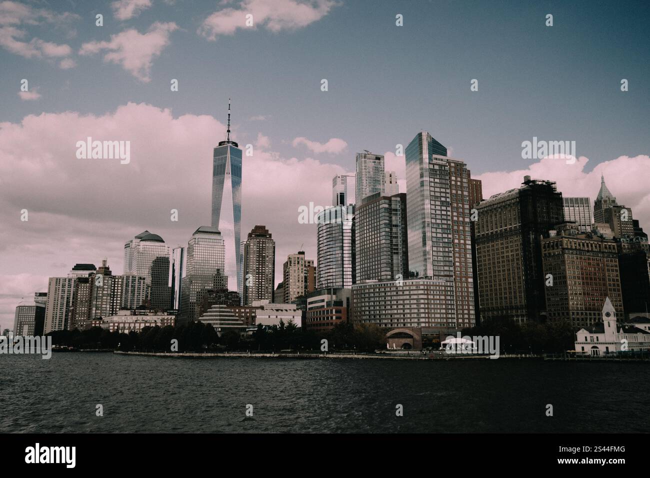 New york skyline upper bay hi-res stock photography and images - Alamy