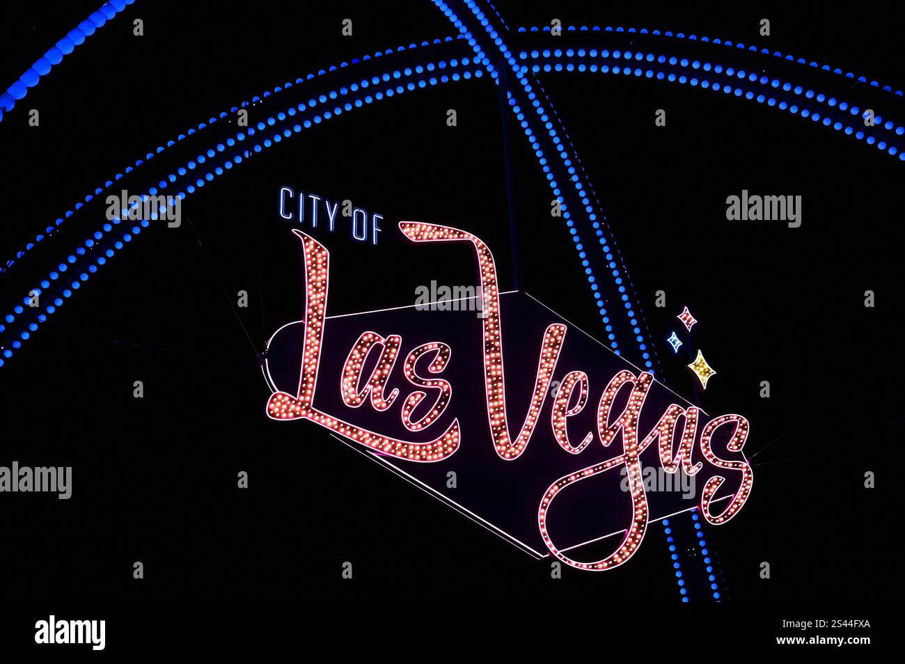 The City of Las Vegas neon sign and arch on Las Vegas Boulevard, Las ...