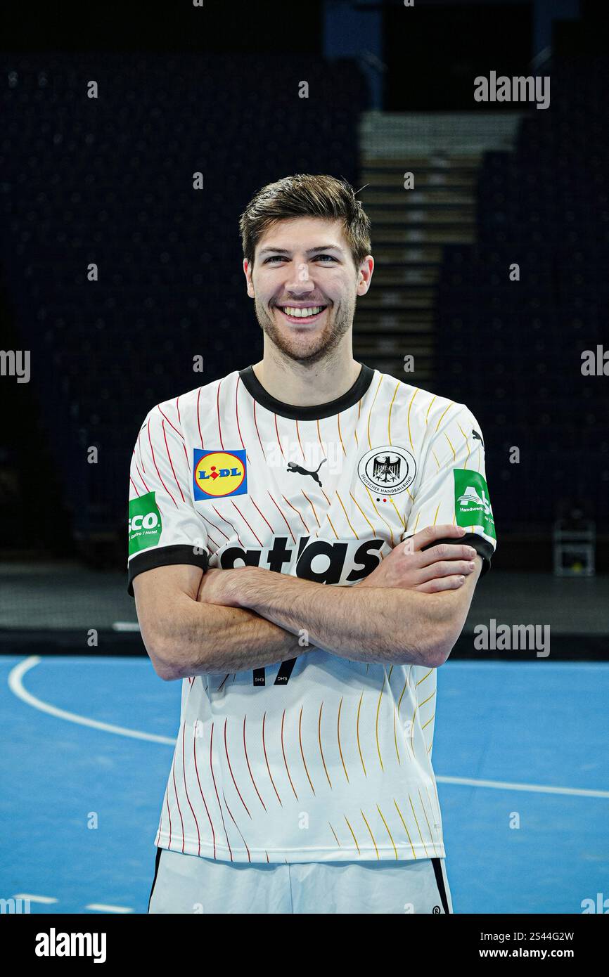 Hamburg, Deutschland. 10th Jan, 2025. Lukas Zerbe (Deutschland, #17 ...