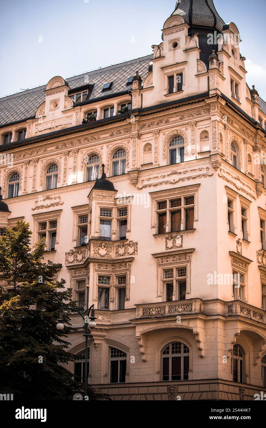 Intricate building facades hi-res stock photography and images - Alamy