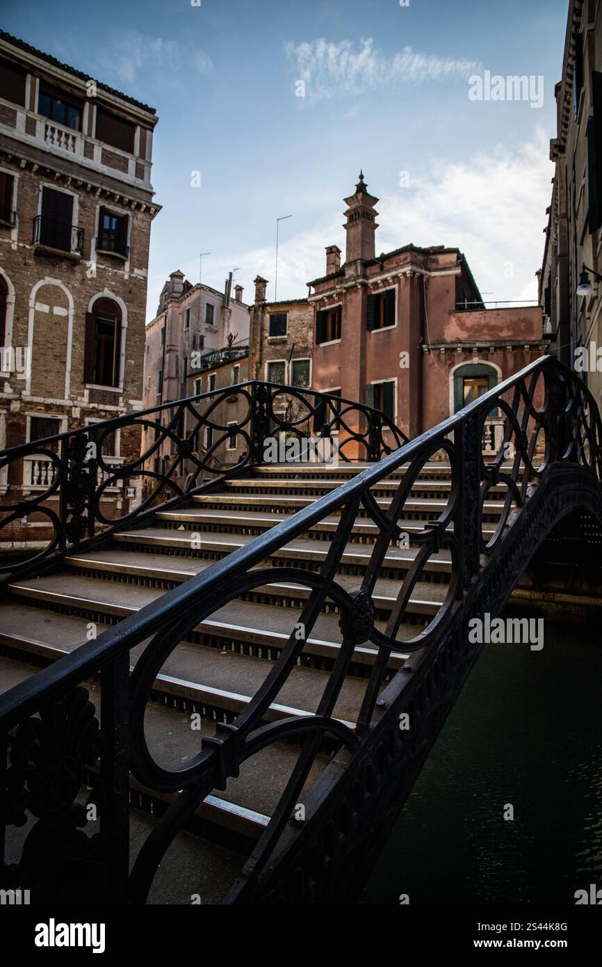 Bridge with stairs and wrought iron railings in Venice Stock Photo - Alamy