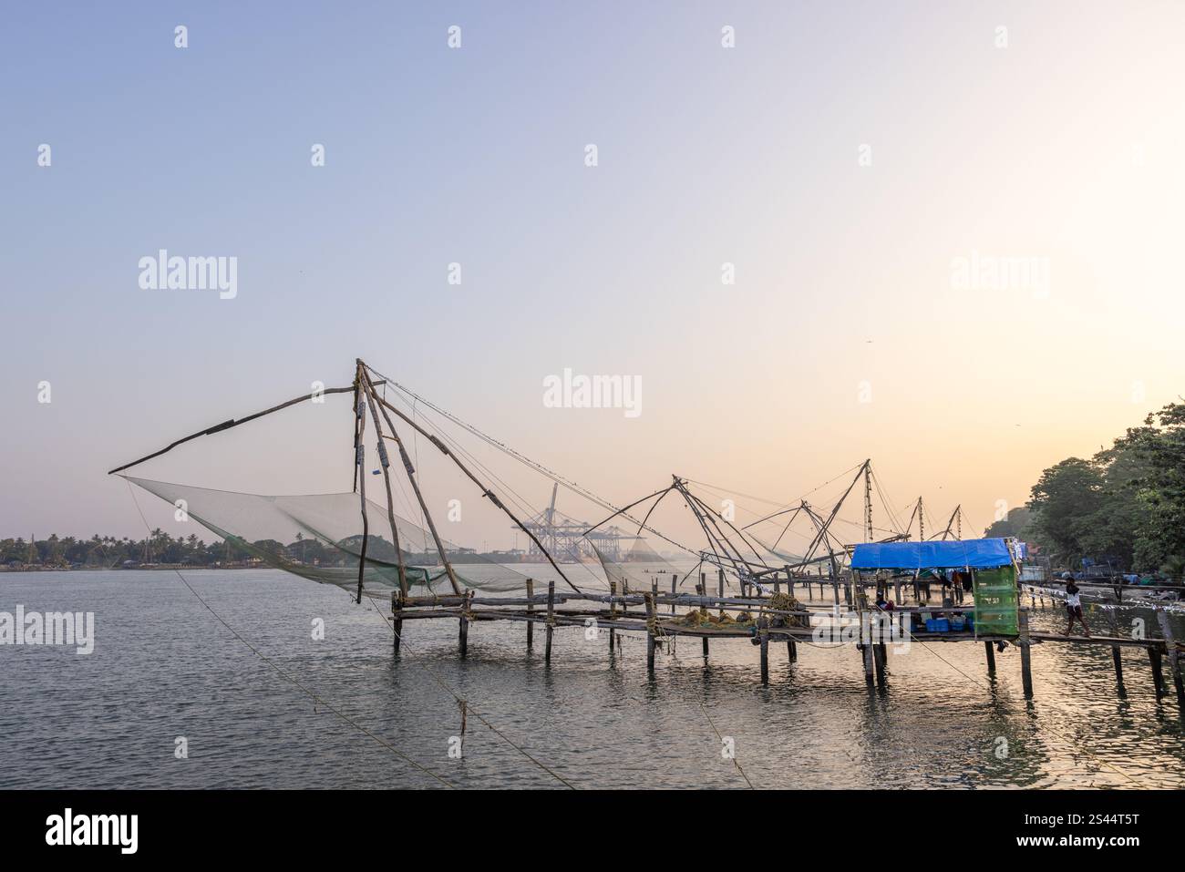 Chinese Fishing Net at Fort Kochi Beach (Kerala Stock Photo - Alamy