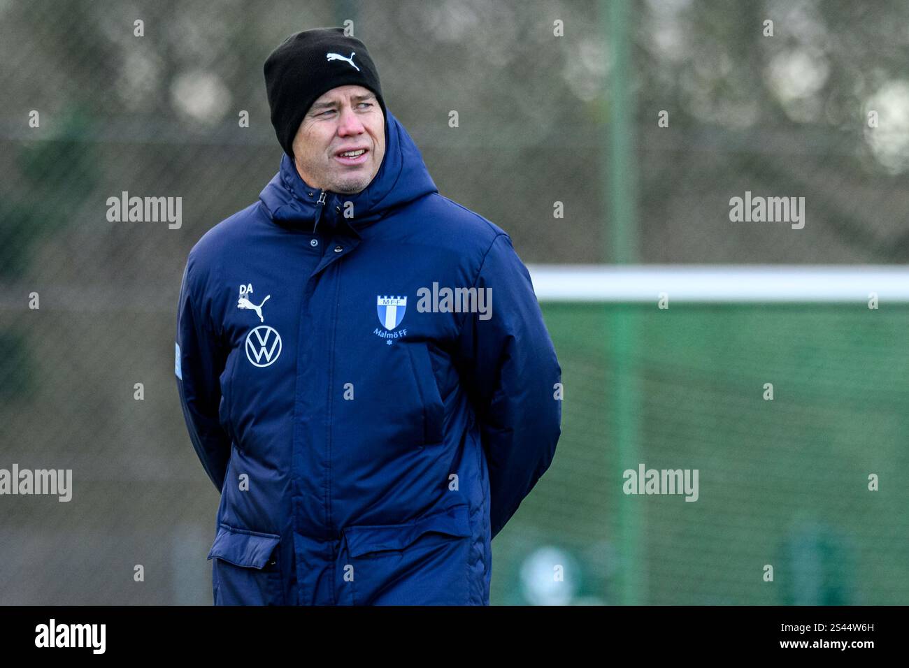 250110 Sportchef Daniel Andersson under en träning med Malmö FF den 10 ...