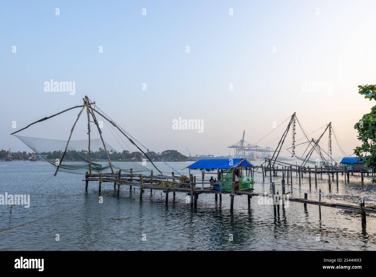 Chinese Fishing Net at Fort Kochi Beach (Kerala Stock Photo - Alamy