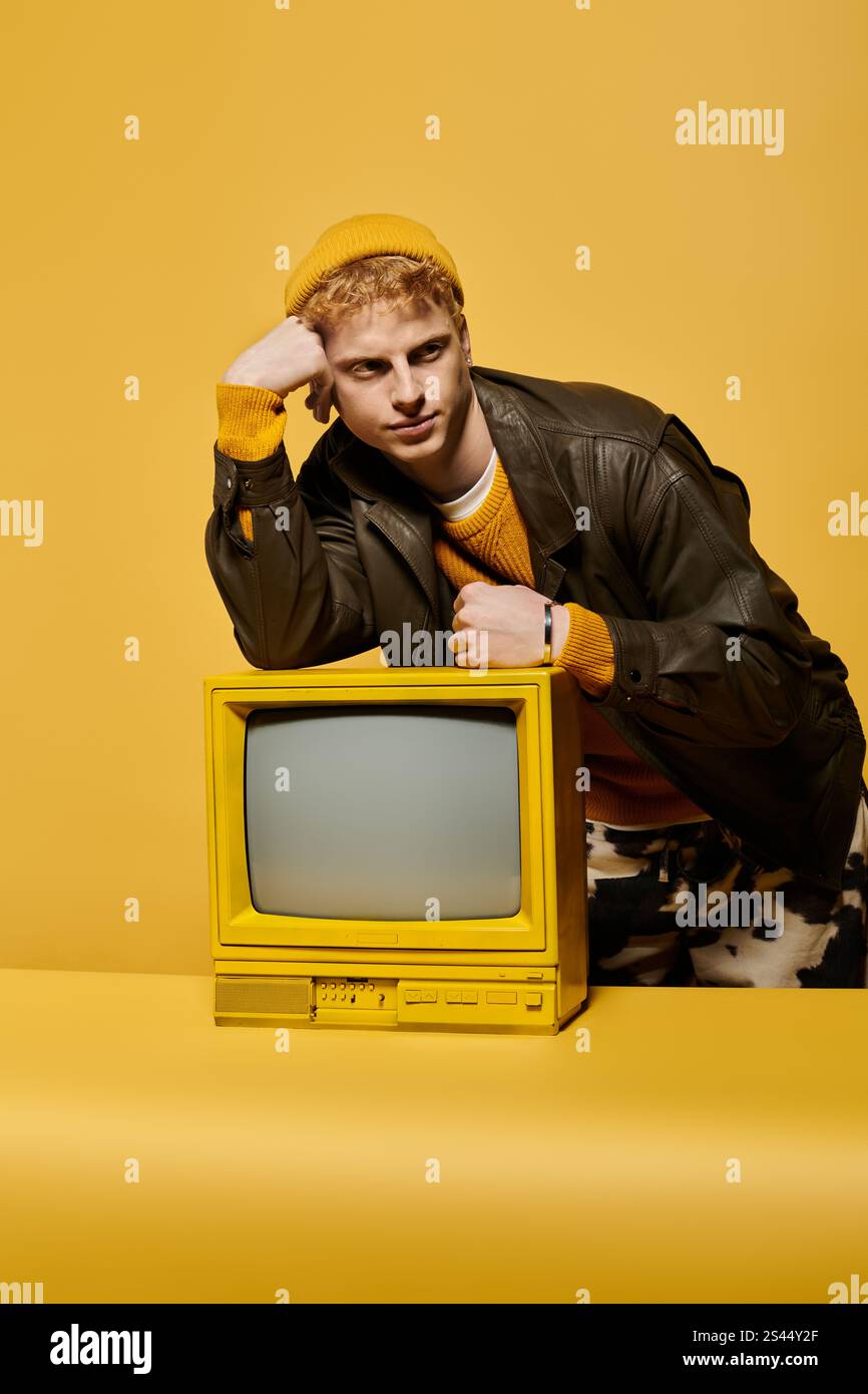 In yellow setting man showcases hi-res stock photography and images - Alamy