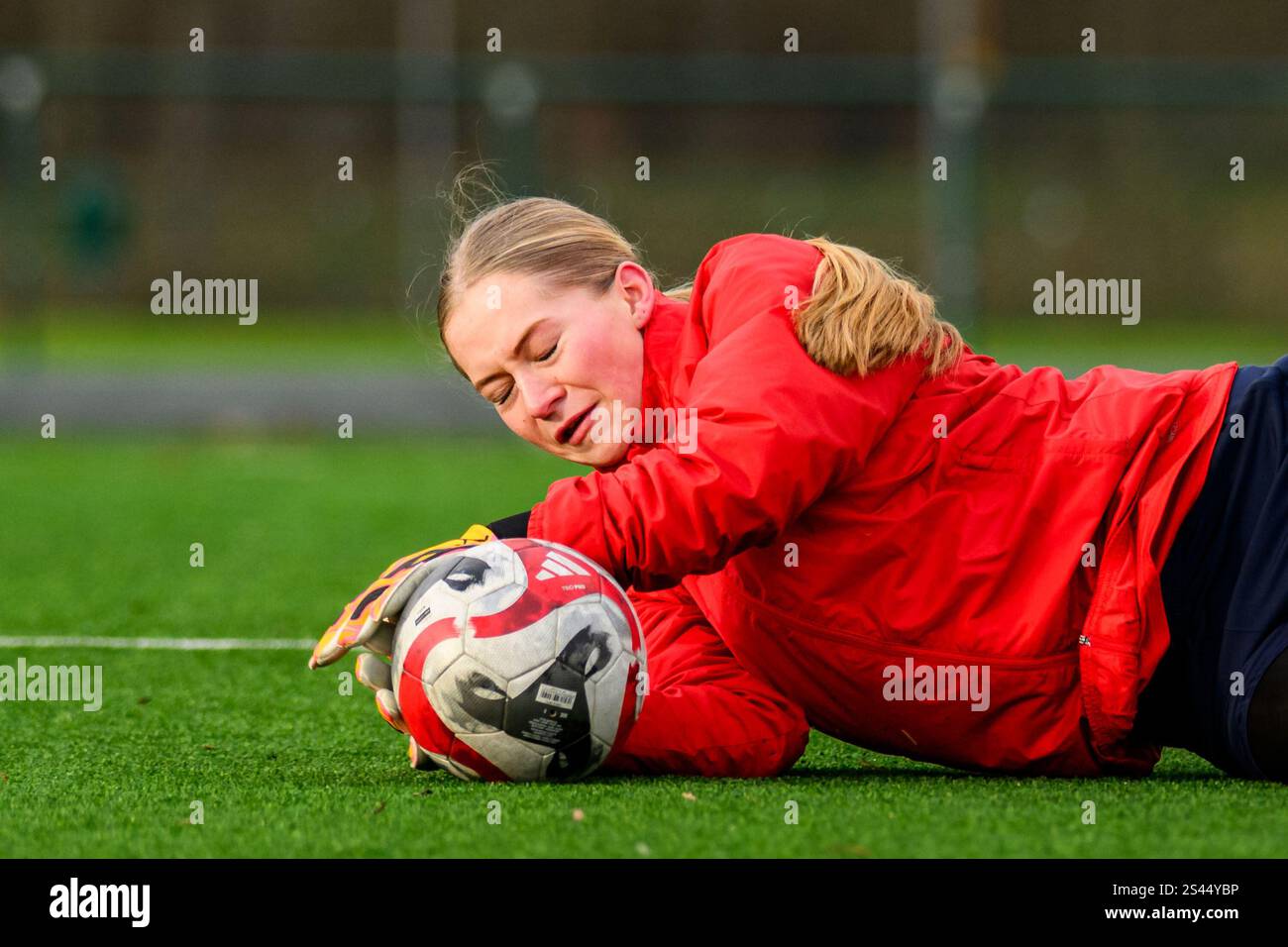 250110 Målvakt Emelie Borg under en träning med Malmö FF den 10 januari ...