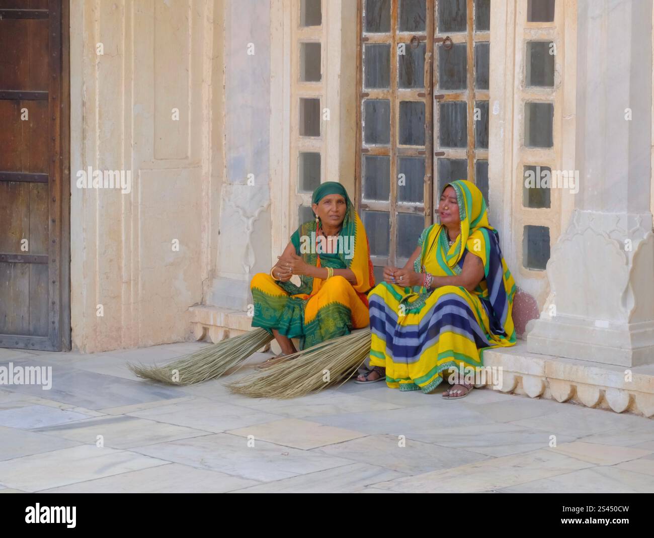 Garden red fort hi-res stock photography and images - Alamy