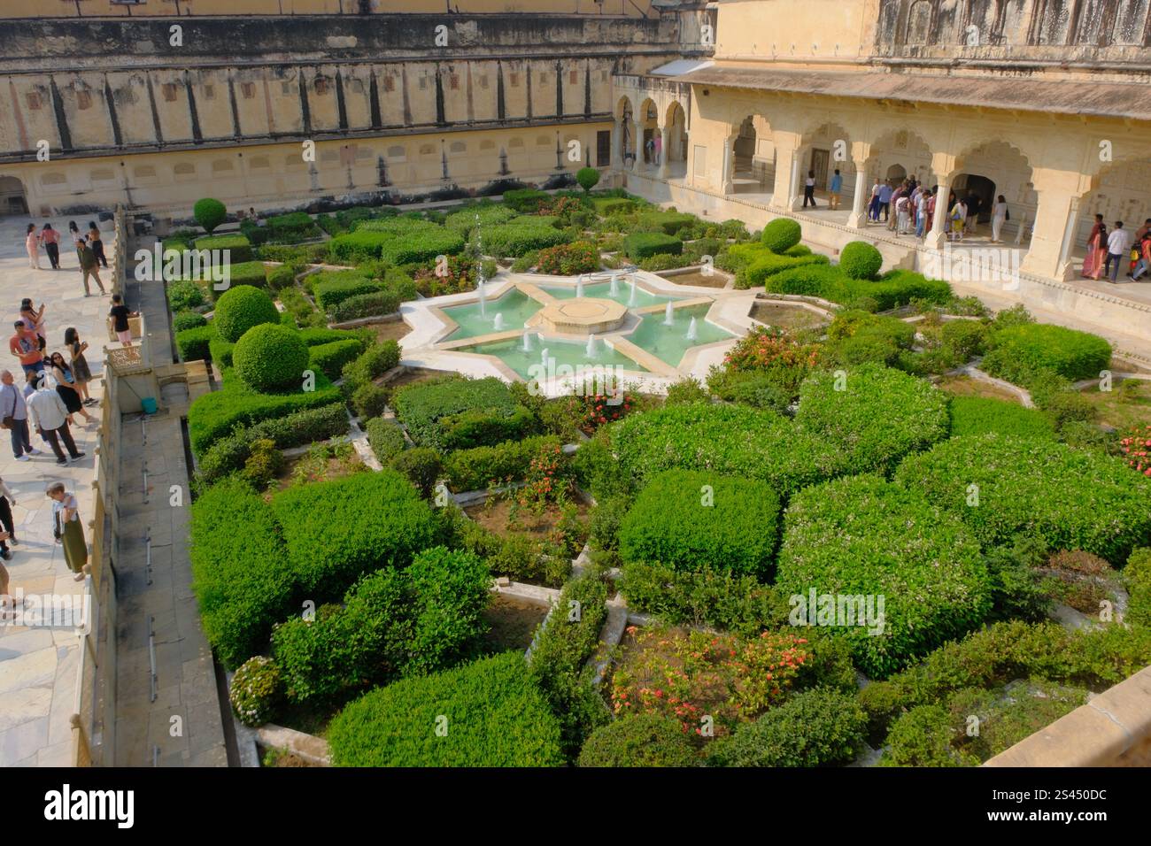 Garden red fort hi-res stock photography and images - Alamy