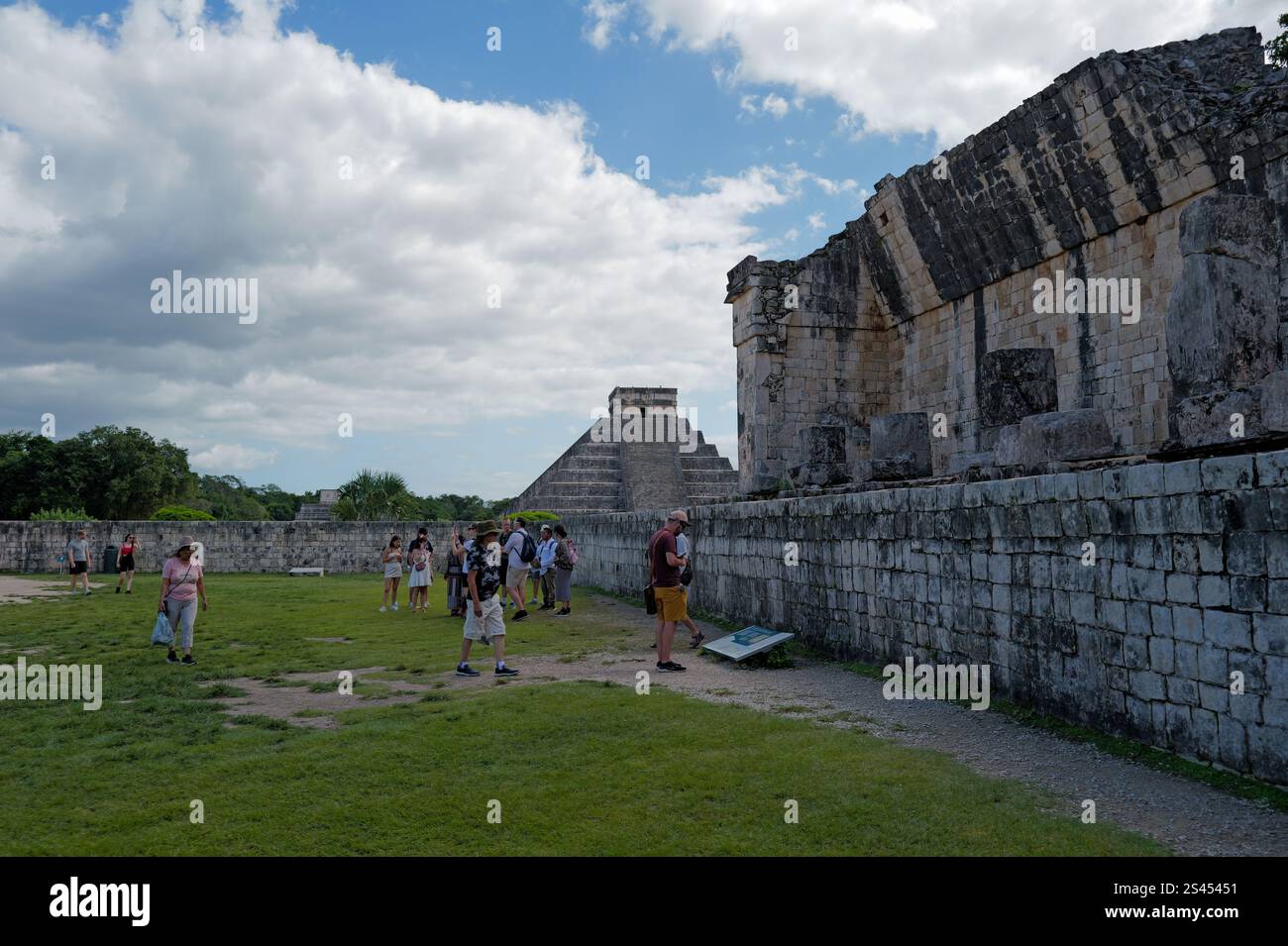 Iconic ancient Mayan religious ruins of Chichén-Itzá in the heart of ...