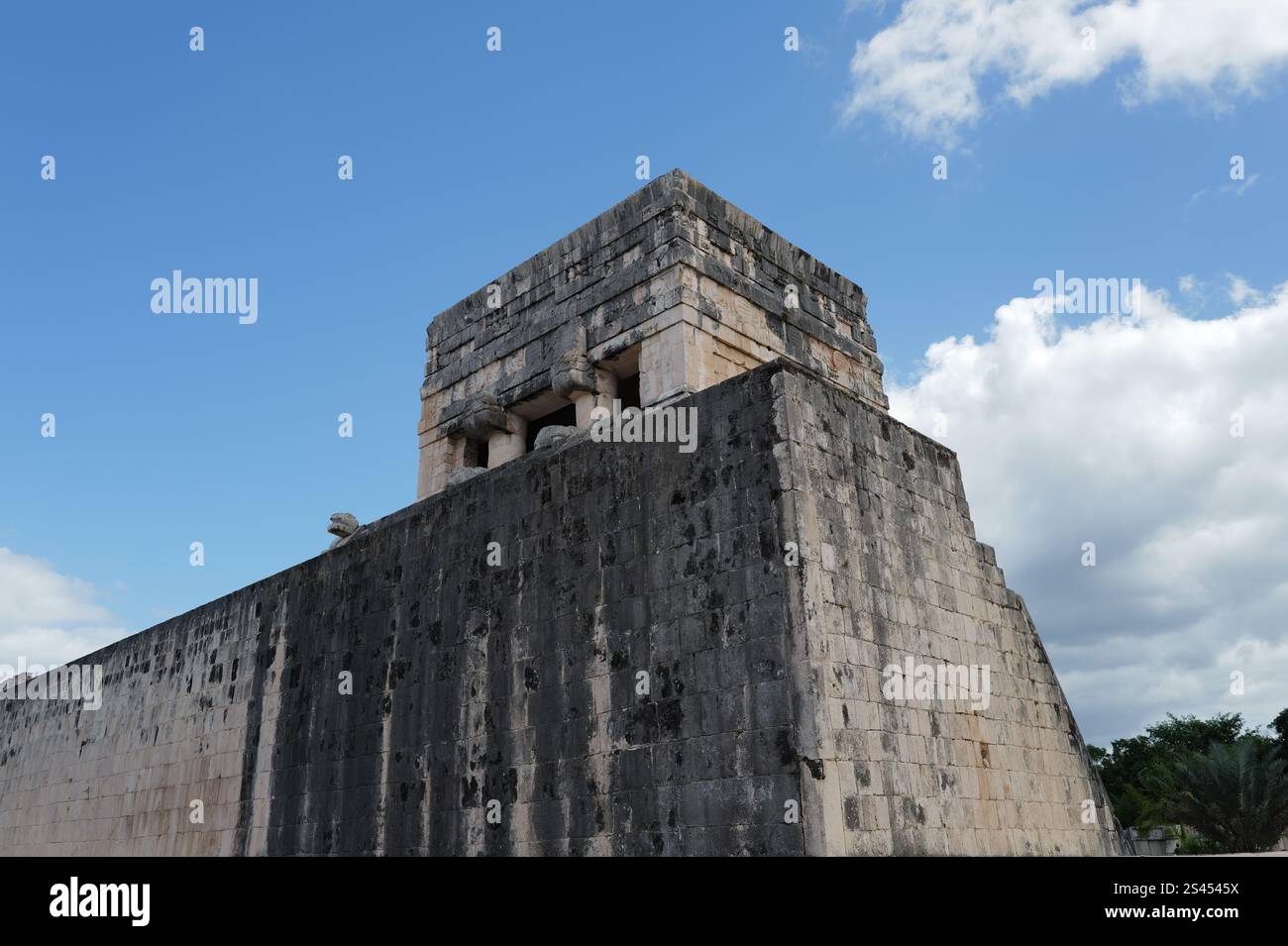 Iconic ancient Mayan religious ruins of Chichén-Itzá in the heart of ...