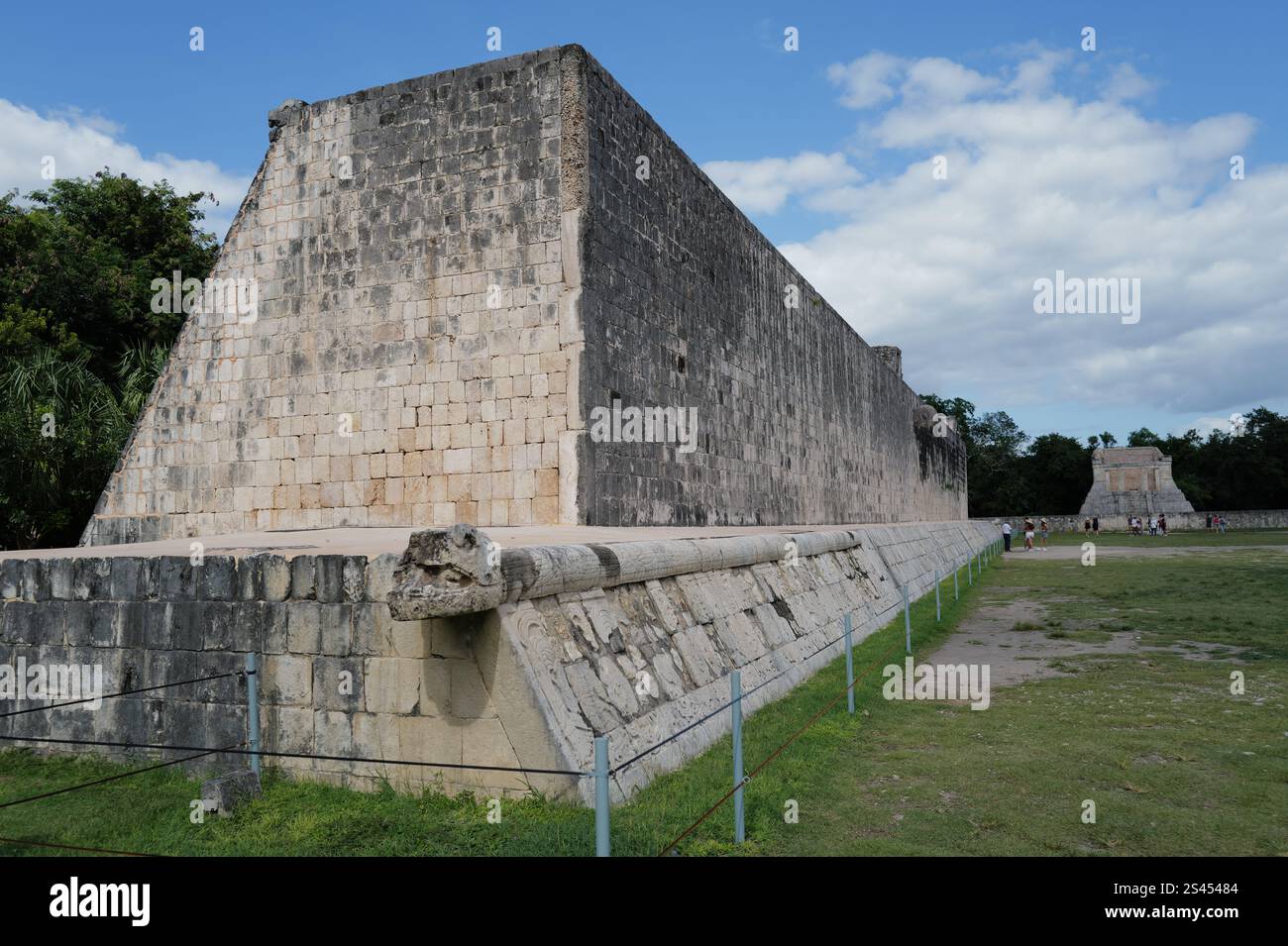 Iconic ancient Mayan religious ruins of Chichén-Itzá in the heart of ...