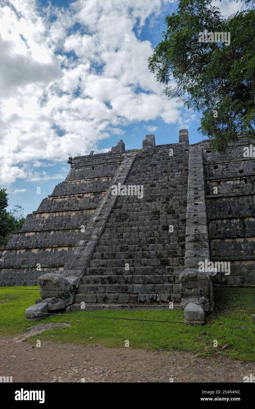 Iconic ancient Mayan religious ruins of Chichén-Itzá in the heart of ...