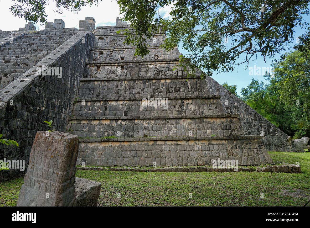 Iconic ancient Mayan religious ruins of Chichén-Itzá in the heart of ...