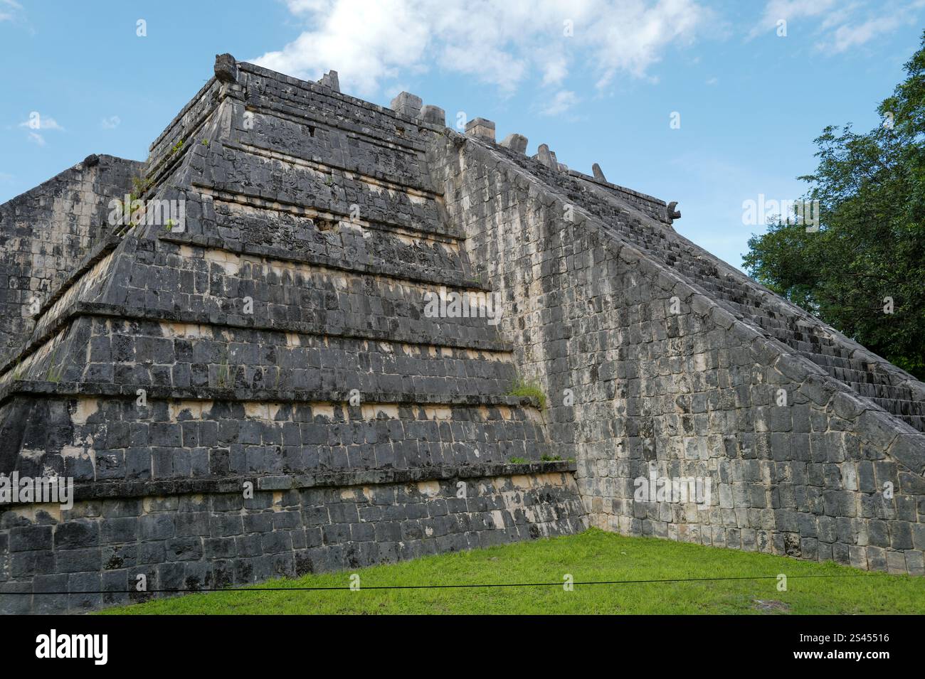 Iconic ancient Mayan religious ruins of Chichén-Itzá in the heart of ...