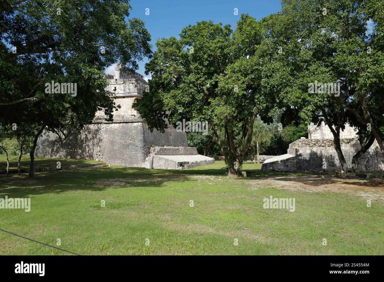Iconic ancient Mayan religious ruins of Chichén-Itzá in the heart of ...