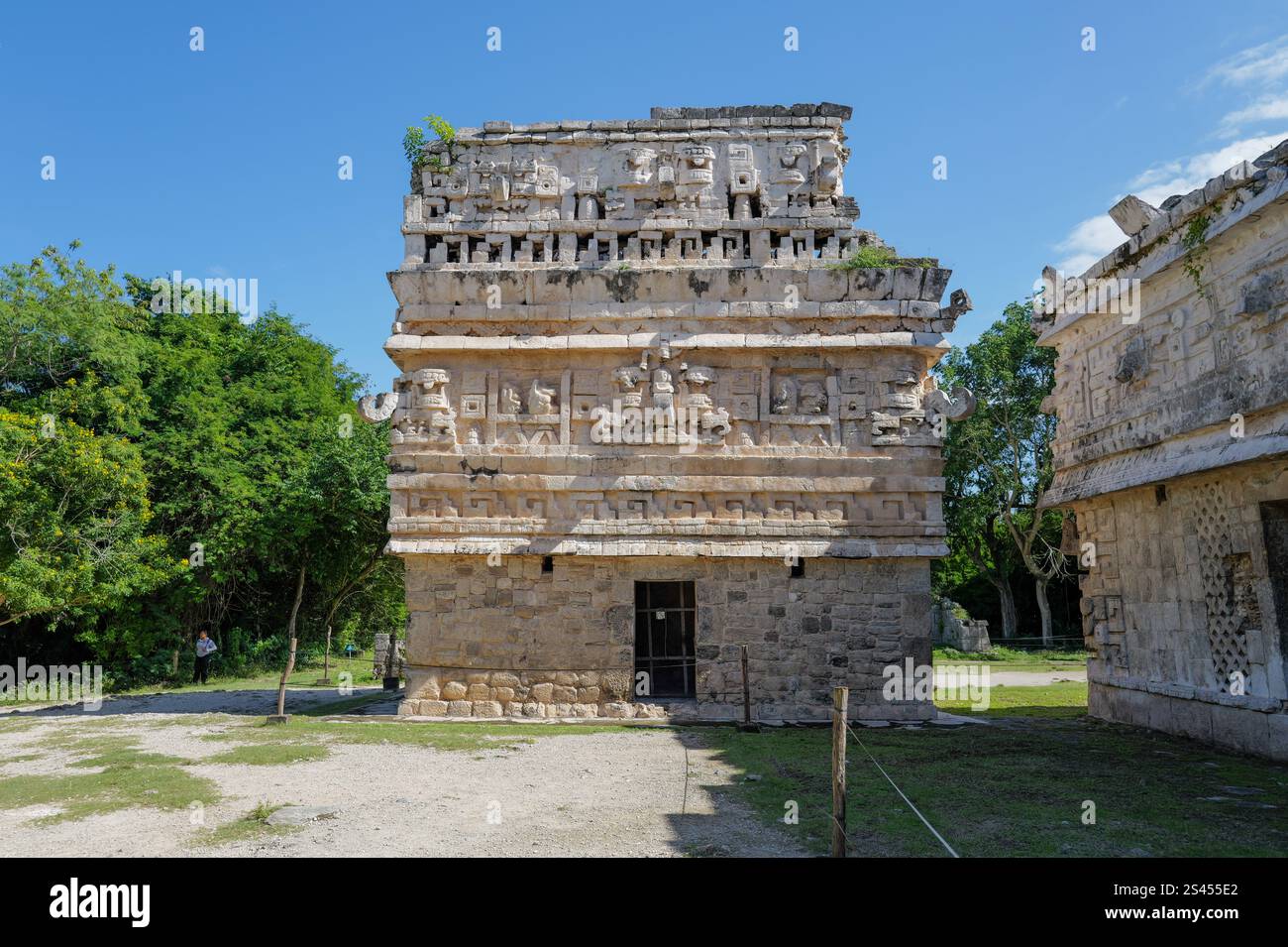 Iconic ancient Mayan religious ruins of Chichén-Itzá in the heart of ...