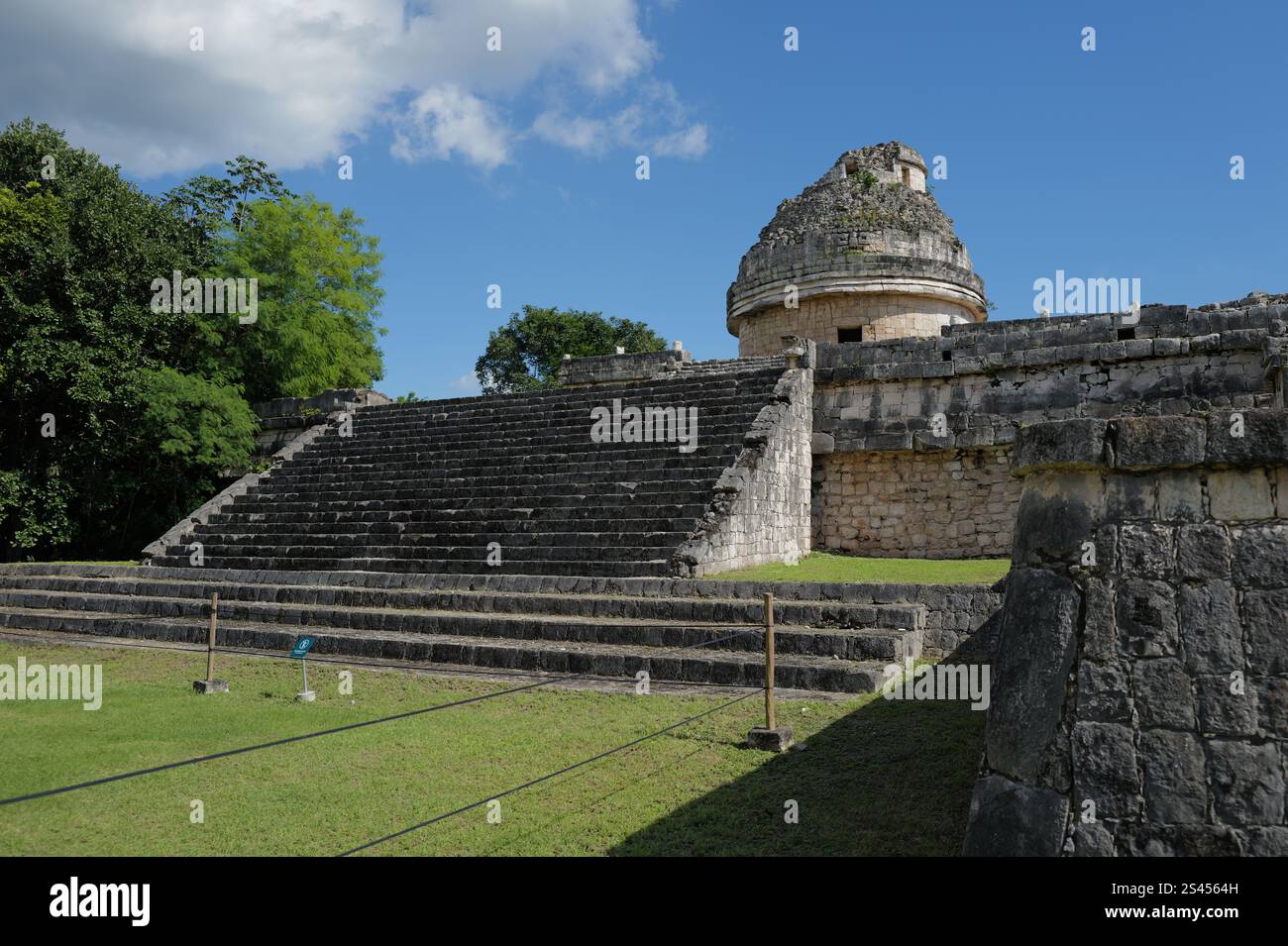 Iconic ancient Mayan religious ruins of Chichén-Itzá in the heart of ...