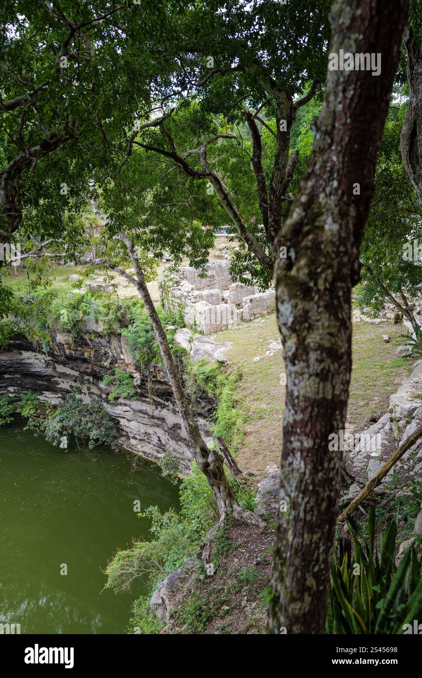 Iconic ancient Mayan religious ruins of Chichén-Itzá in the heart of ...