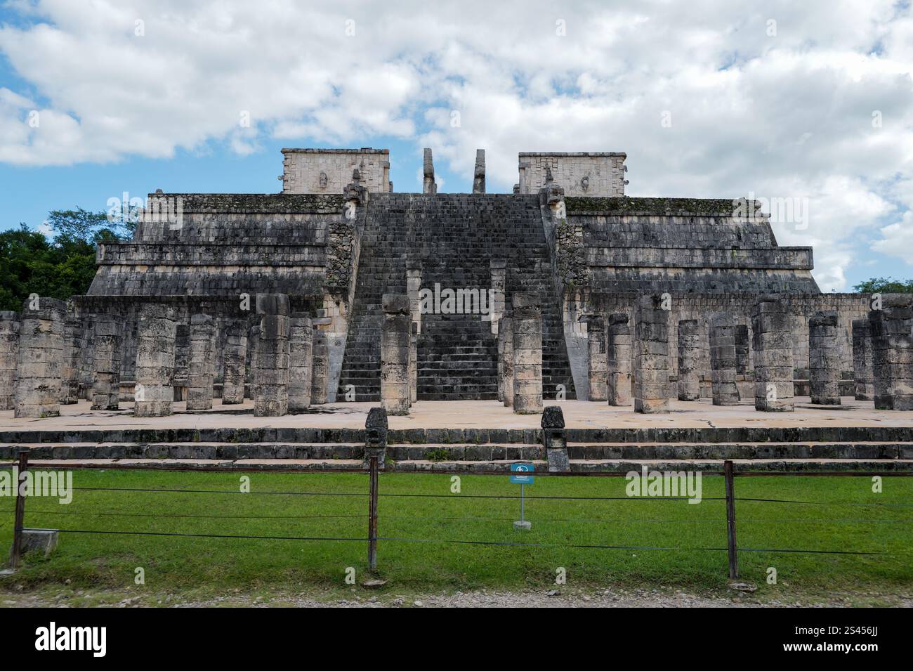 Iconic ancient Mayan religious ruins of Chichén-Itzá in the heart of ...