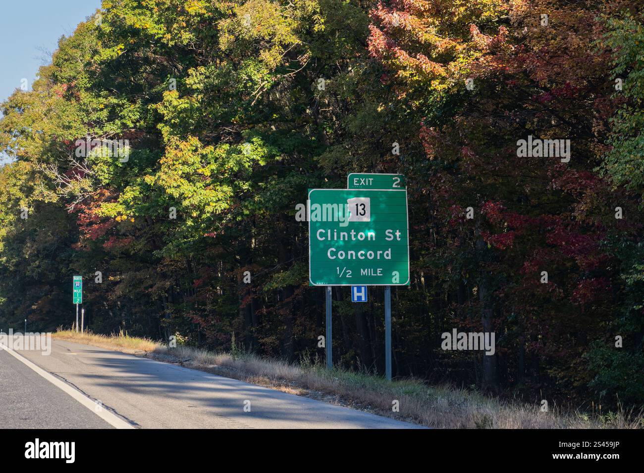 exit sign on Interstate 89 for Exit 1 for NH-13 Clinton Street and ...