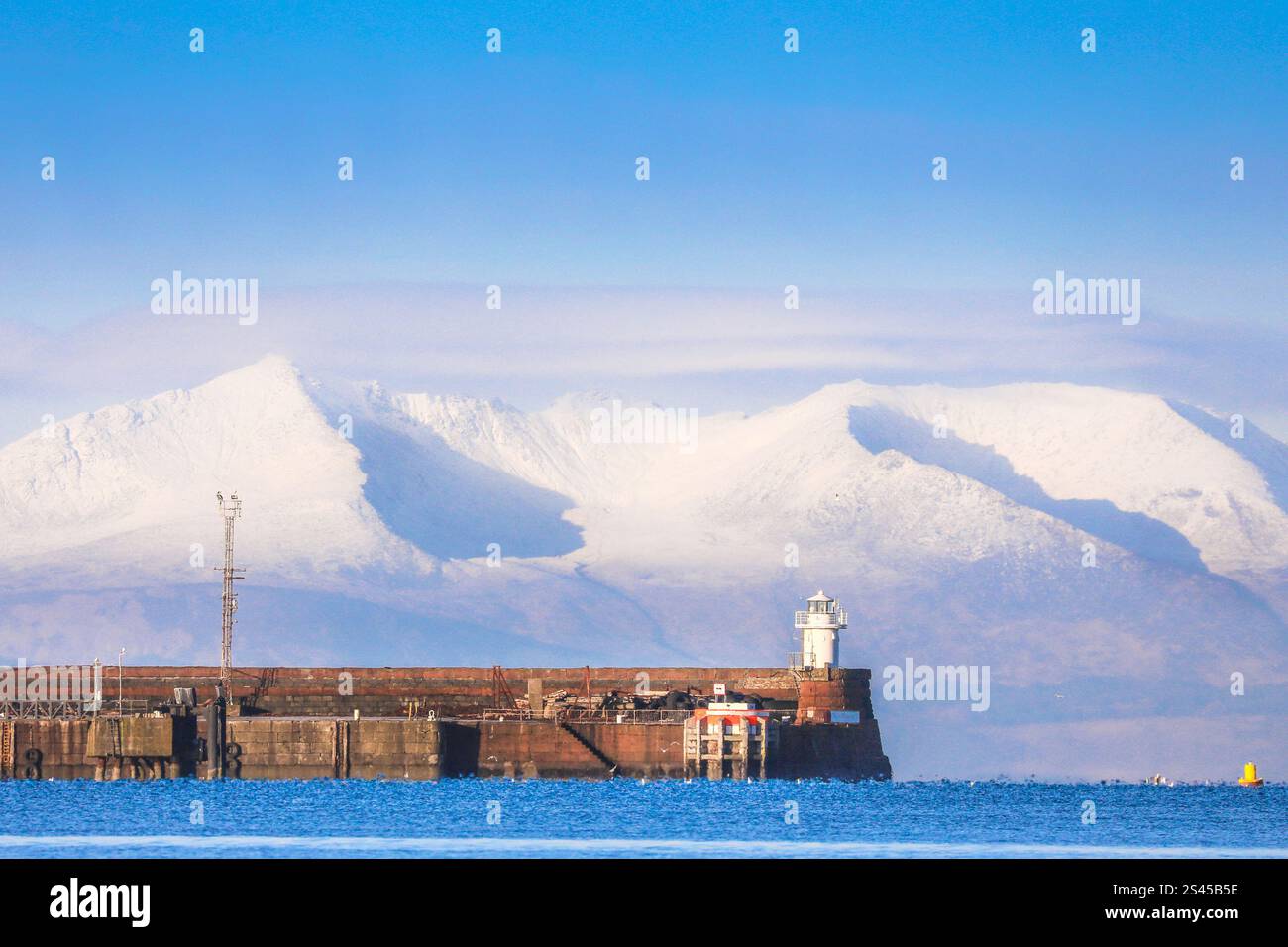 Troon, UK. 10th Jan, 2025. View west from Barassie beach, Troon ...