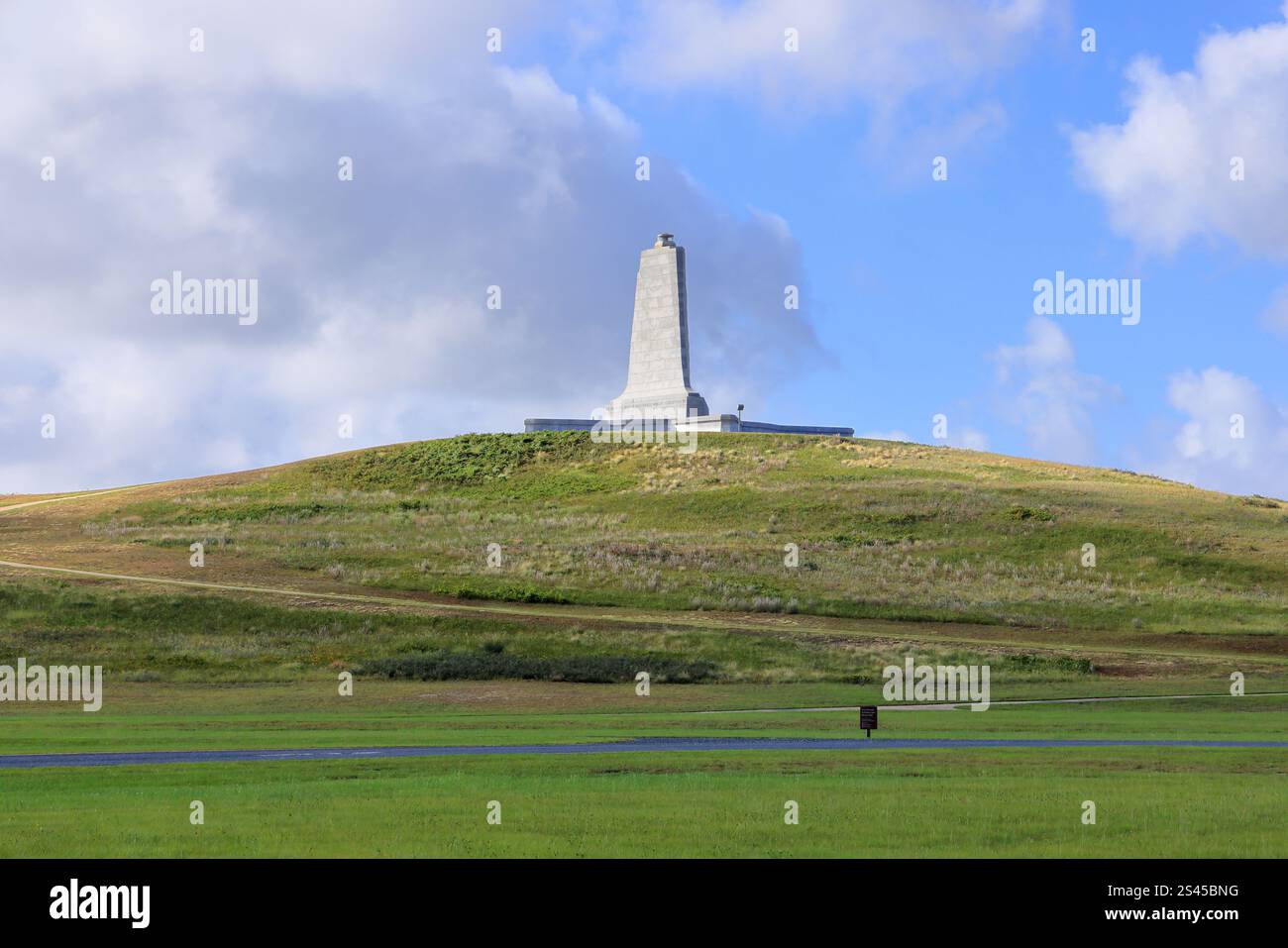 Big Kill Devil Hill and the Wright Brothers Monument in Kill Devil ...