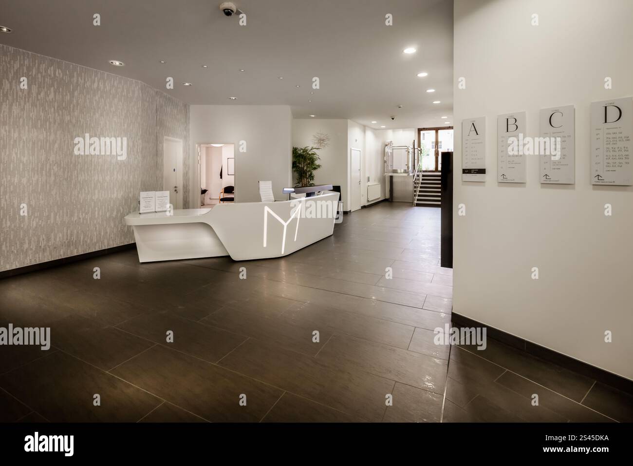 Cambridge, England - May 14 20128: Concierge entrance lobby to The ...