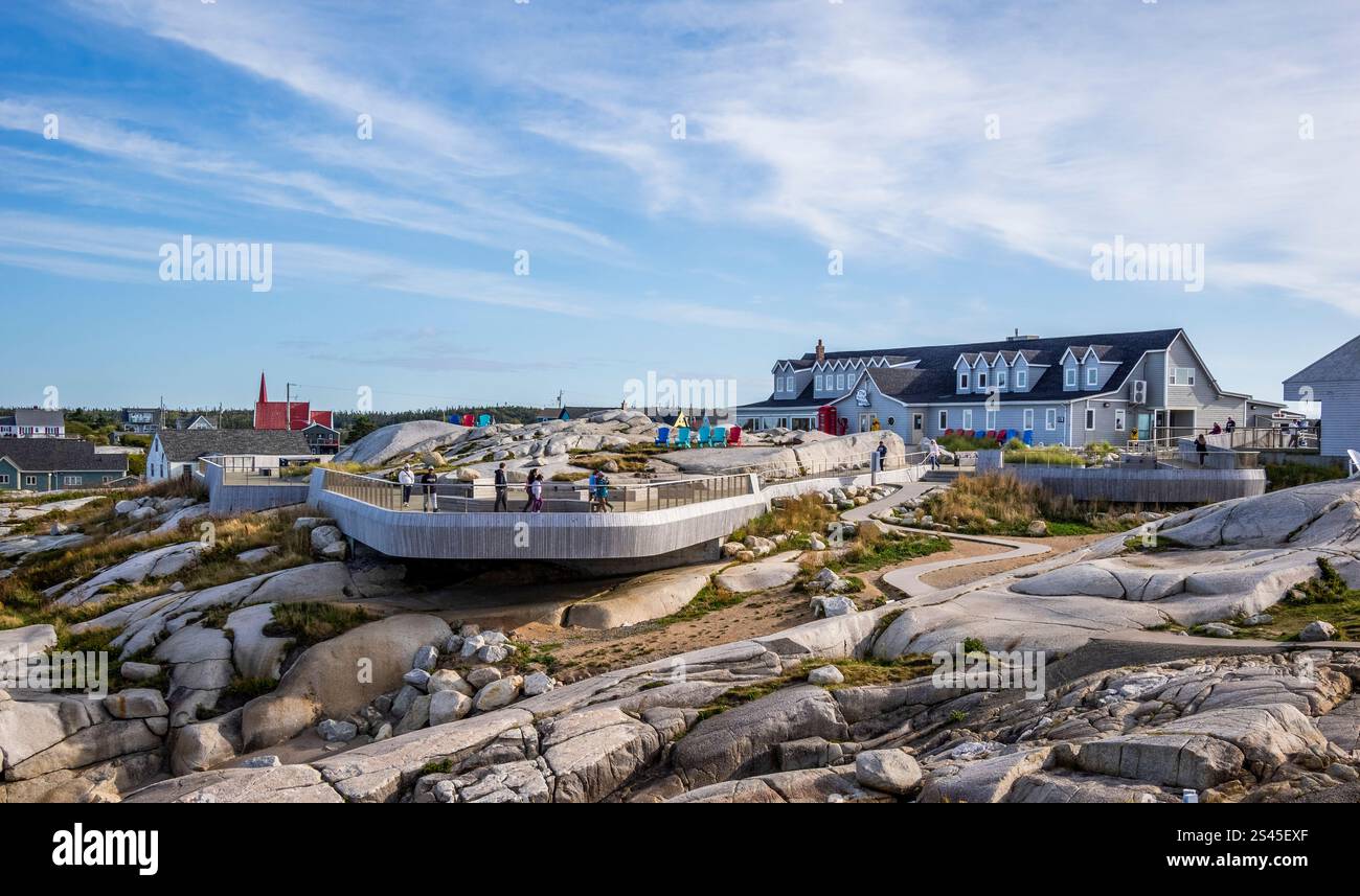 Viewing platform and Sou'Wester Gift & Restaurant at the Peggy's Point ...