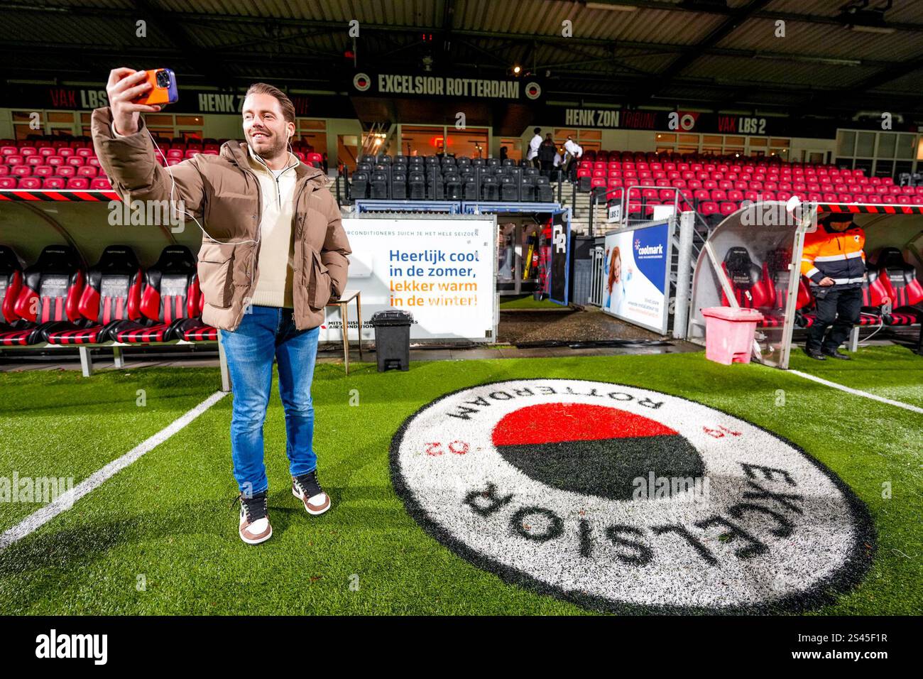 Rotterdam, Netherlands. 10th Jan, 2025. ROTTERDAM, 10-01-2025, Van ...