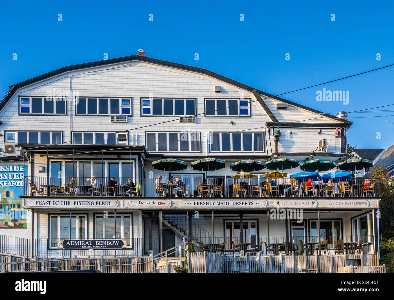 Dockside eatery hi-res stock photography and images - Alamy