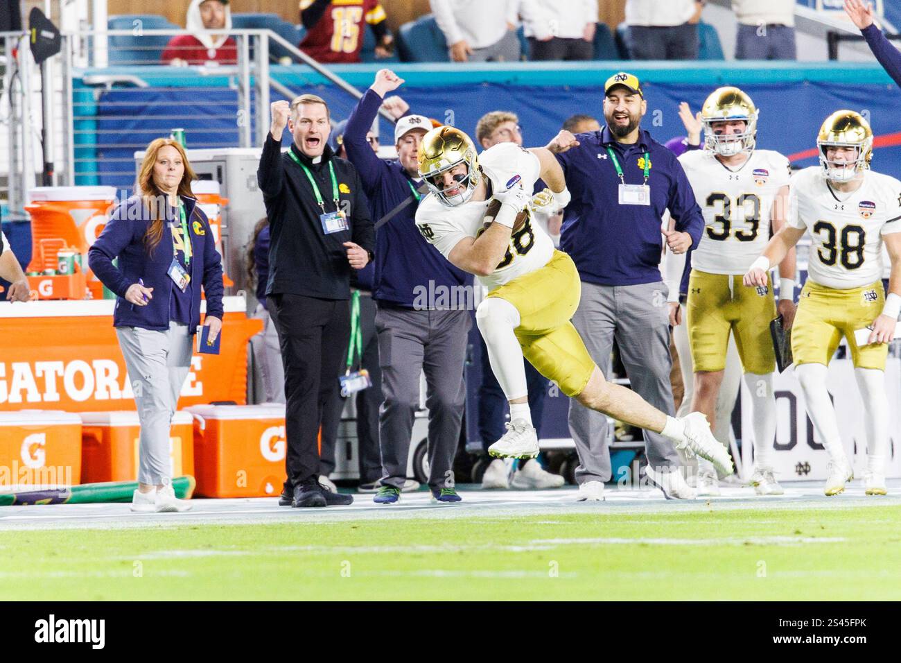 January 09, 2025: Notre Dame tight end Mitchell Evans (88) runs with ...