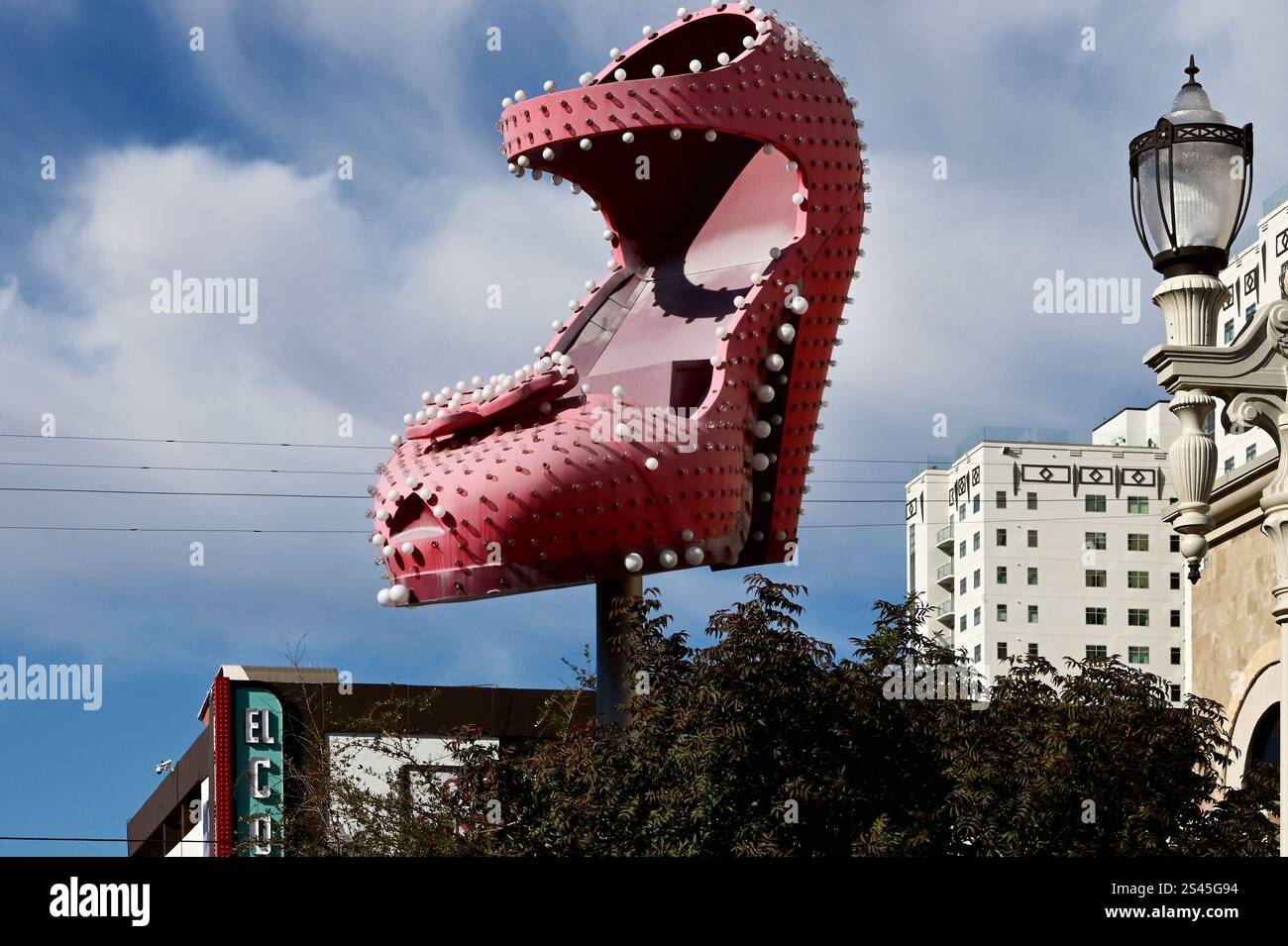 Big red shoe, Las Vegas, Nevada, USA *** Big red shoe, Las Vegas ...