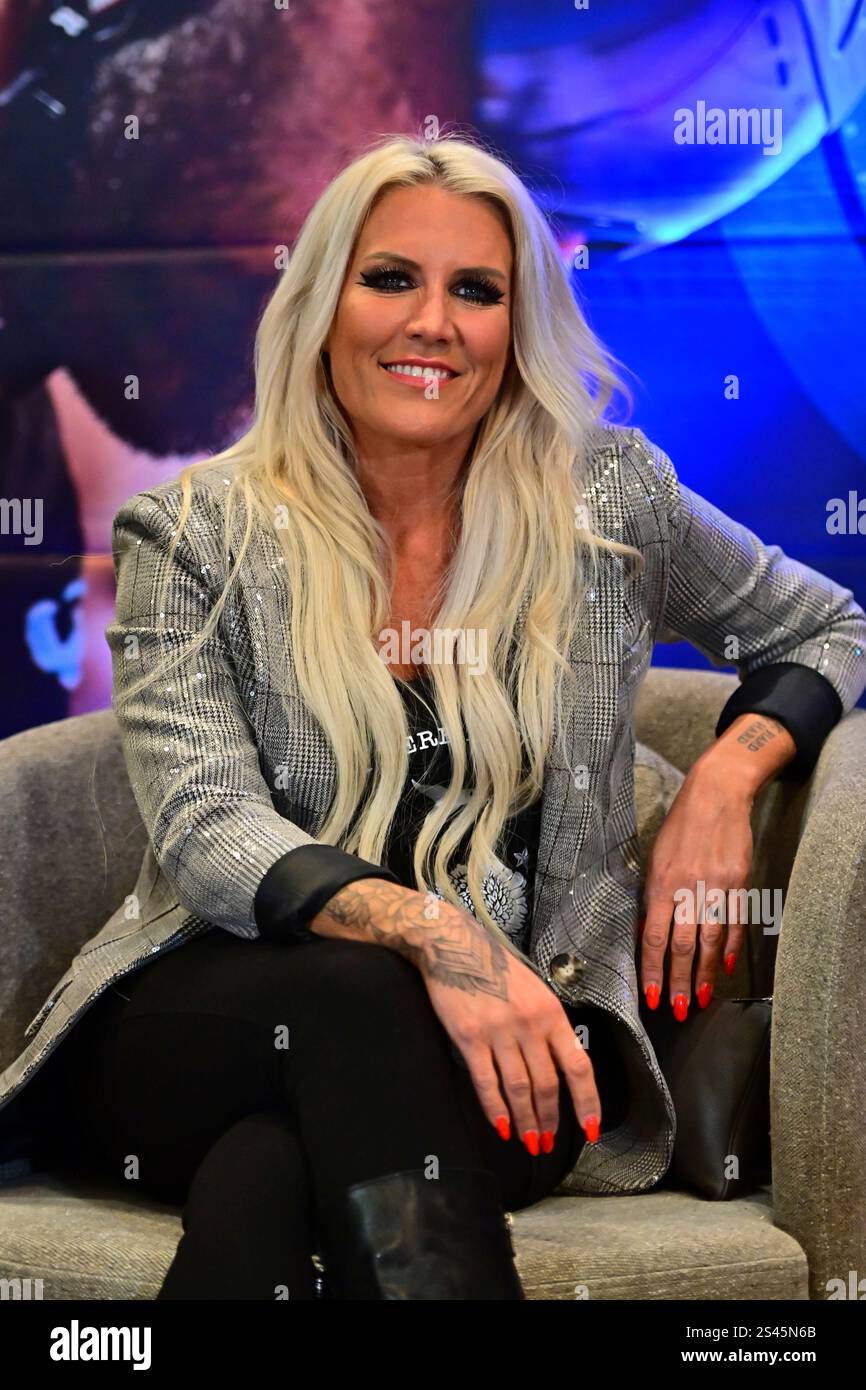 Bremen, Deutschland. 10th Jan, 2025. Natalie Horler, Cascada bei der ...