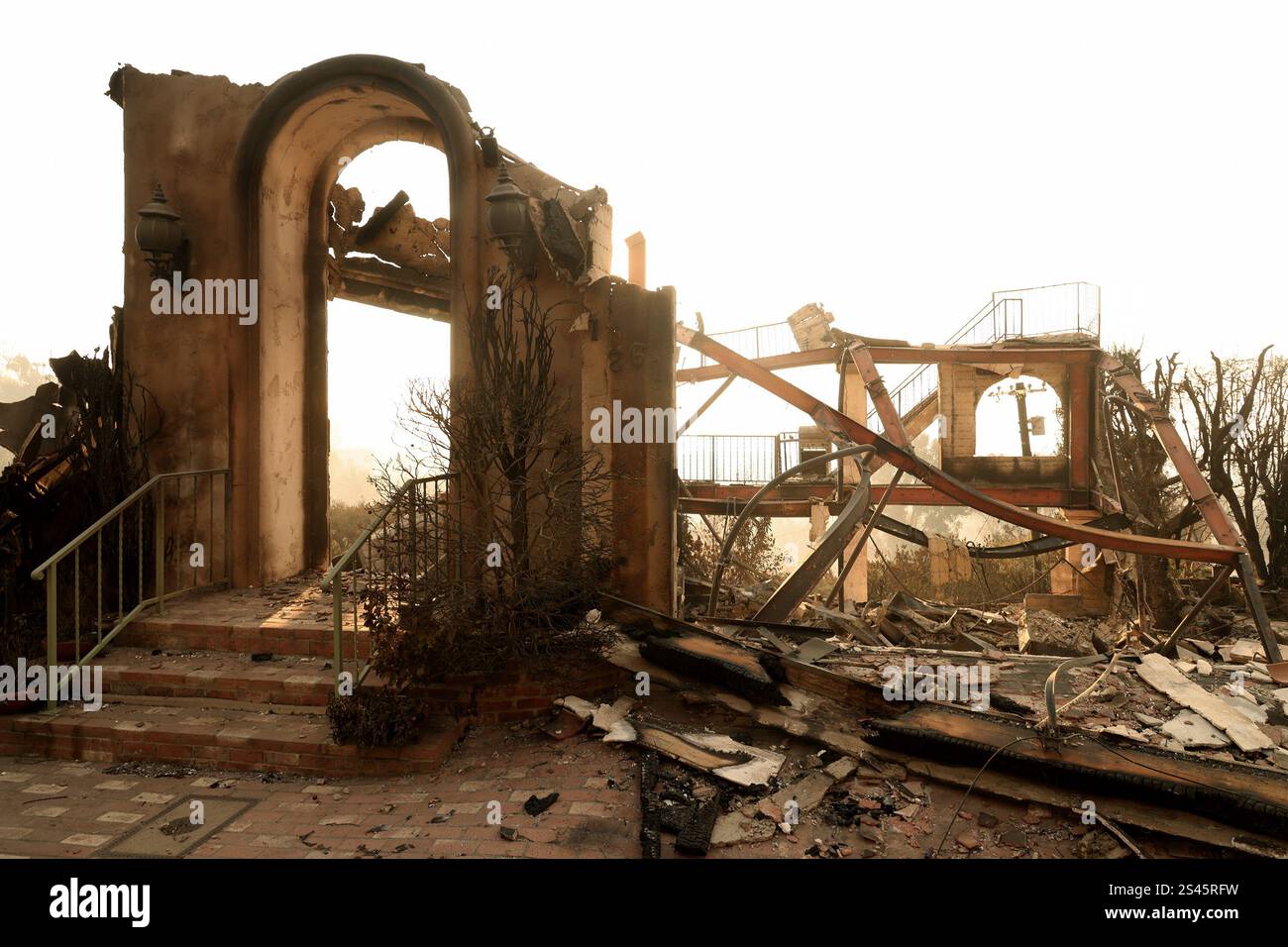 Los Angeles, California, USA. 10th Jan, 2025. A home destroyed by the ...