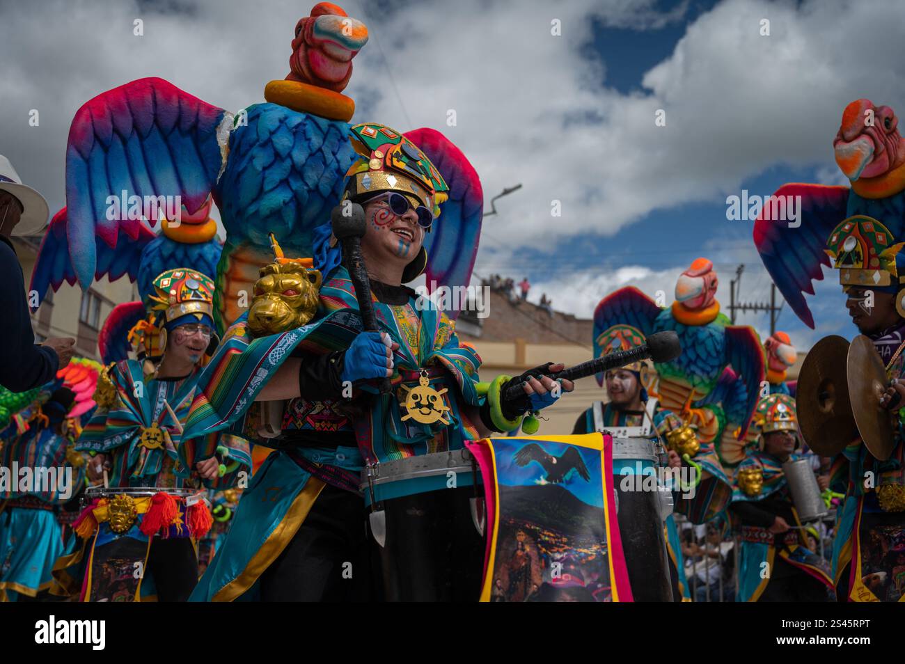 Murgas, individual costumes and majestic floats come together to ...