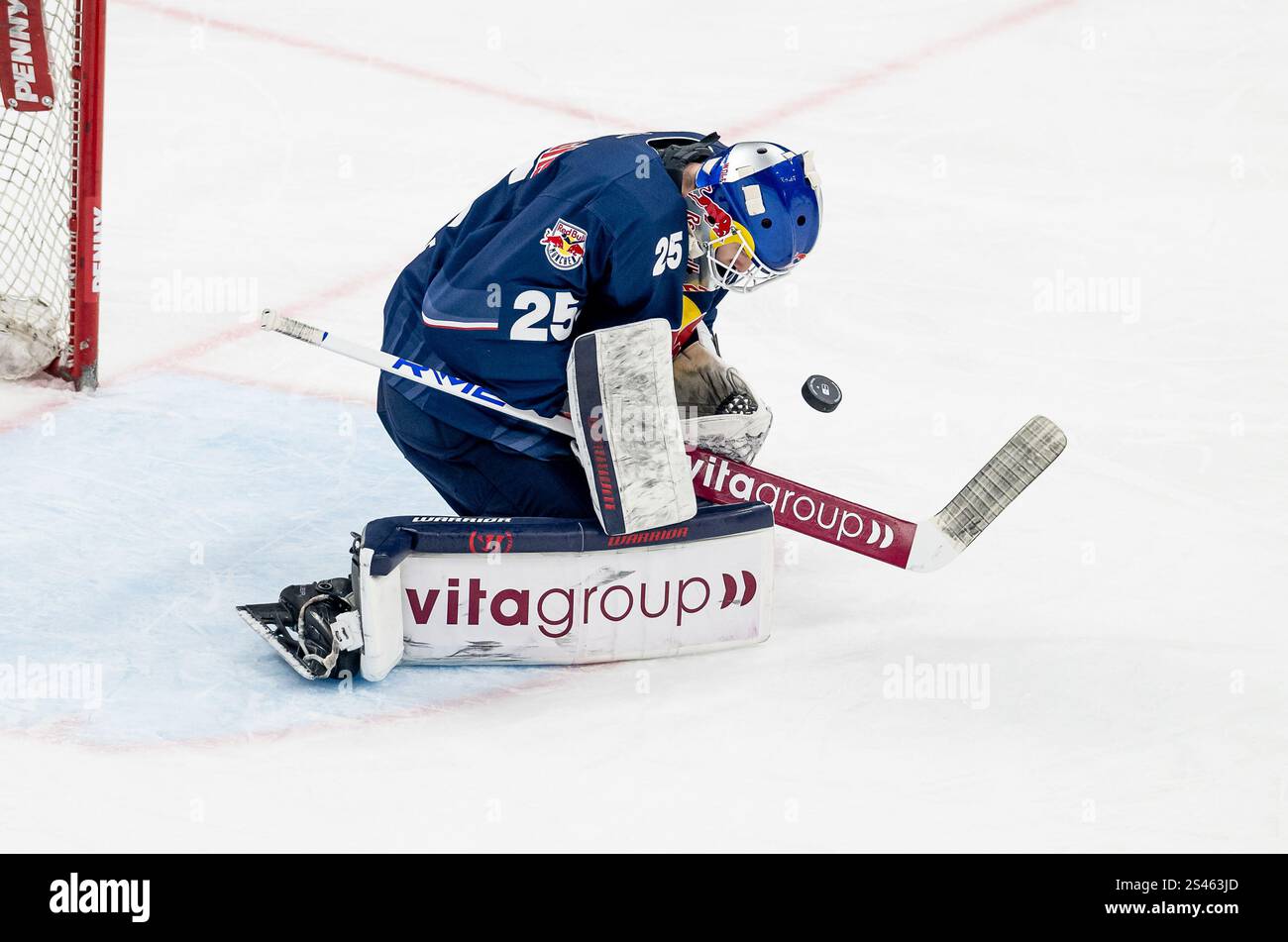 Simon Wolf (Torwart, EHC Red Bull Muenchen, #25). GER, EHC Red Bull ...