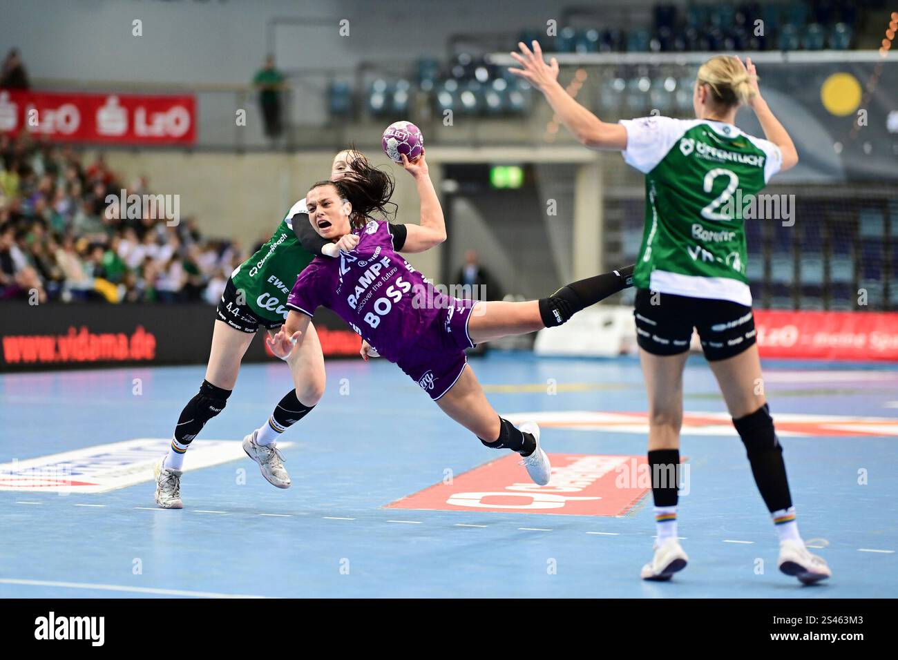 Oldenburg, Deutschland. 10th Jan, 2025. Lisa-Marie Fragge (44, VfL ...